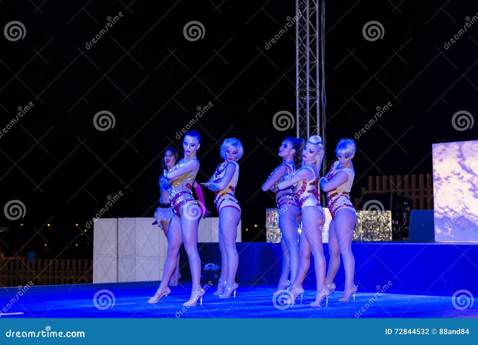 Burlesk show redaktionell arkivbild. Bild av explosion - 72844532