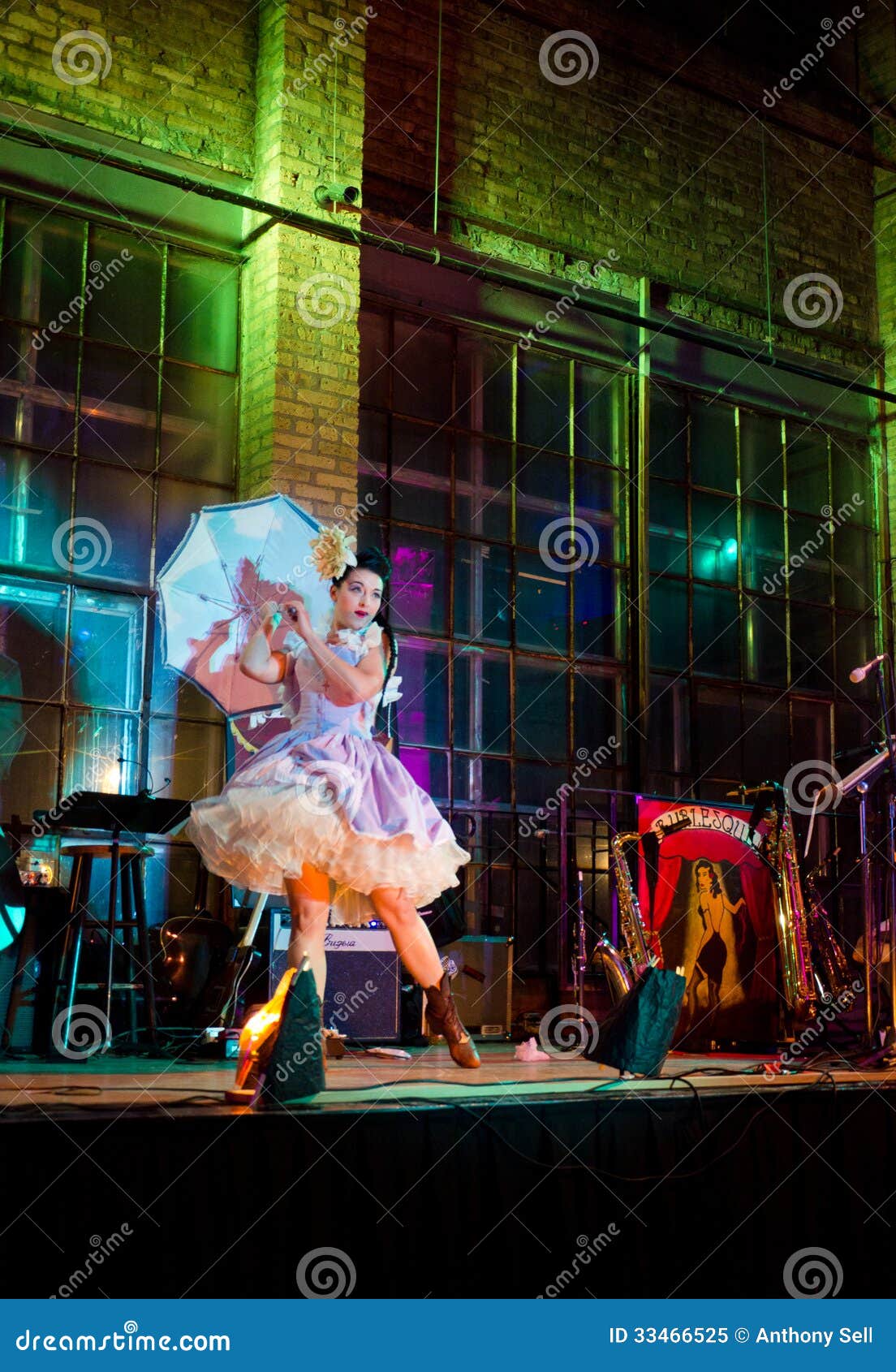 Burlesque Dancer editorial image. Image of vintage, atmosphere - 33466525