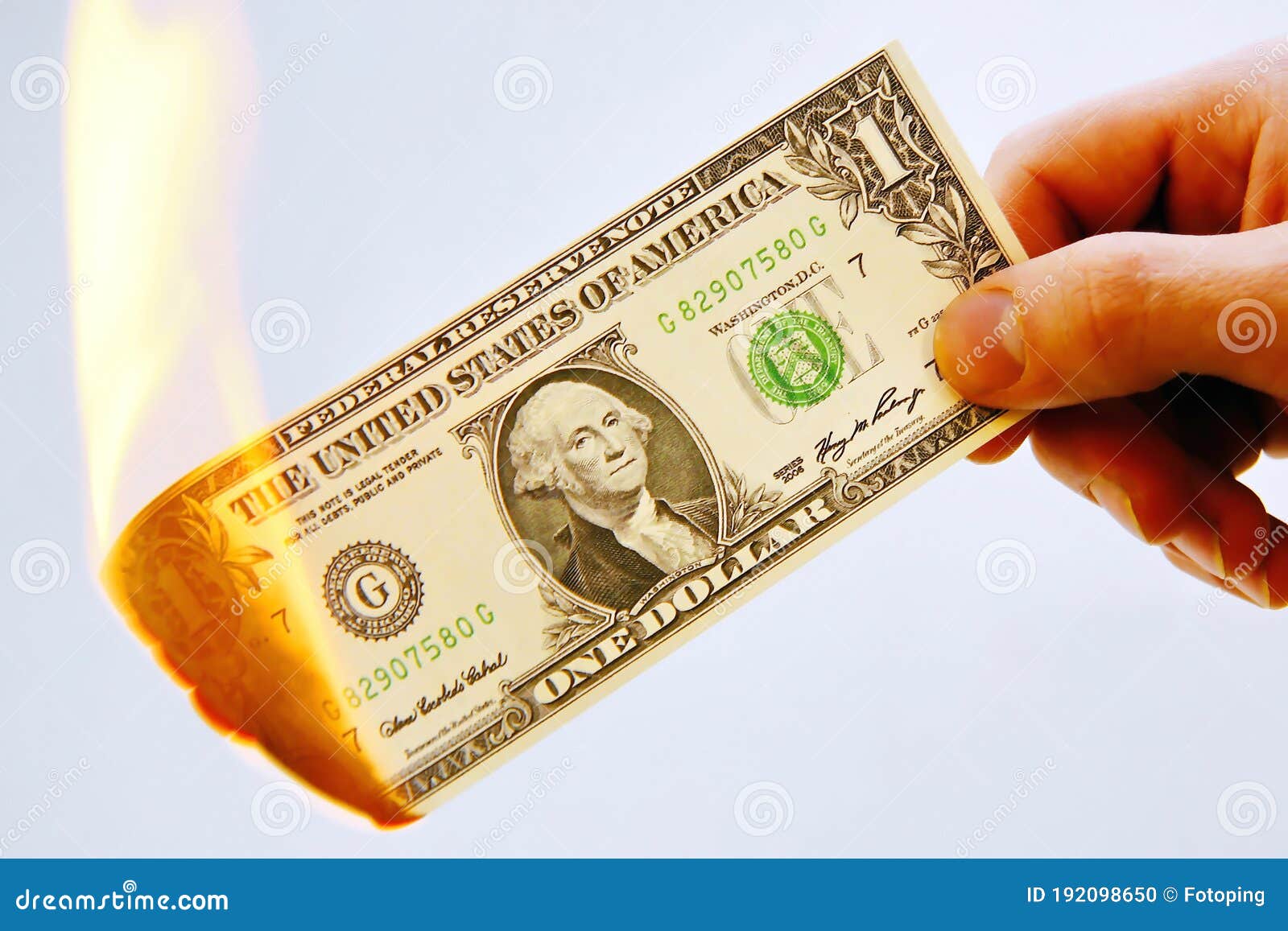 Verbrennen Sie Dollars Und Vernichten Sie Geld Stock Photo - Image of ...