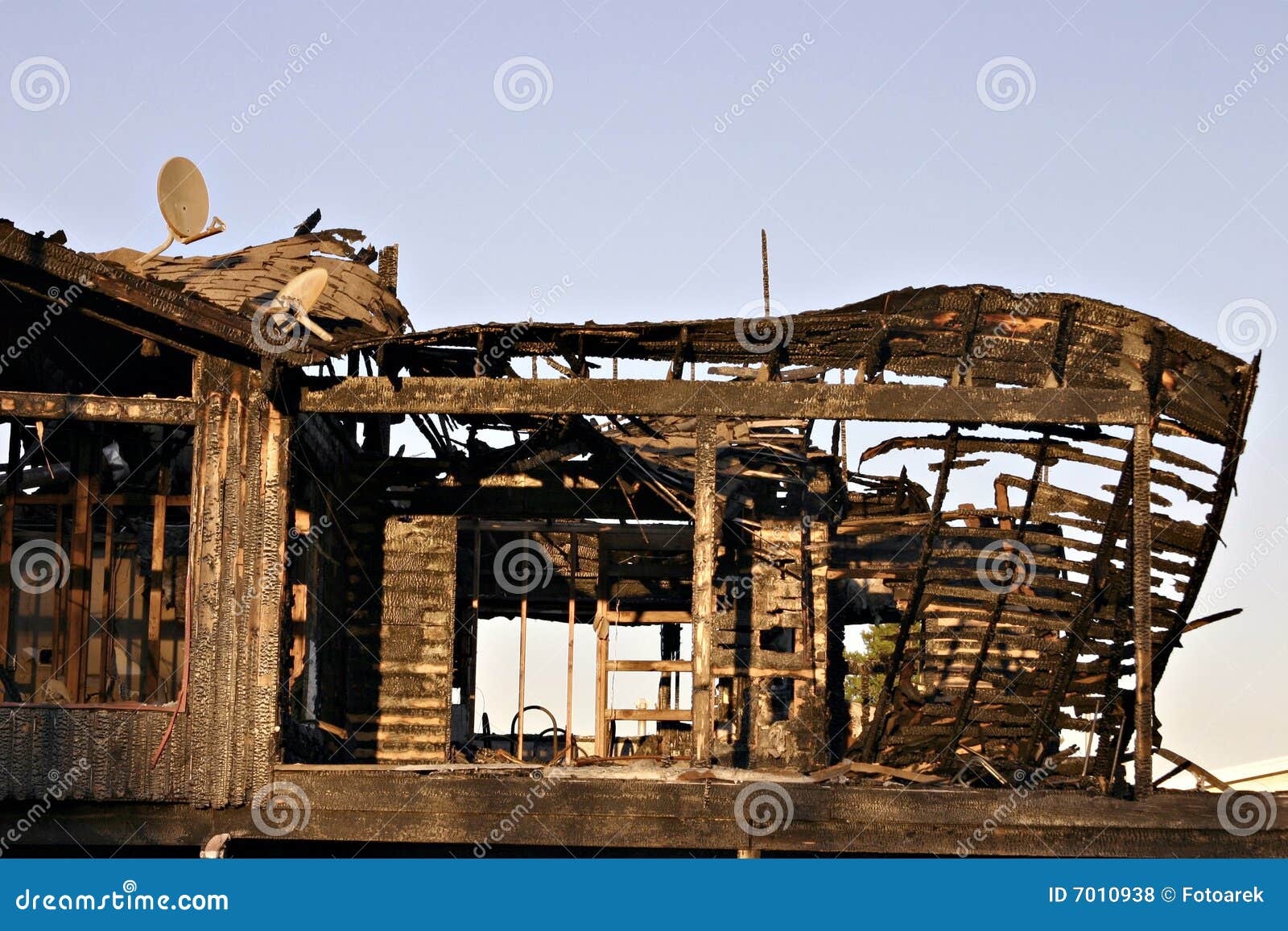 Burn down house stock photo. Image of disaster, gloomy - 7010938