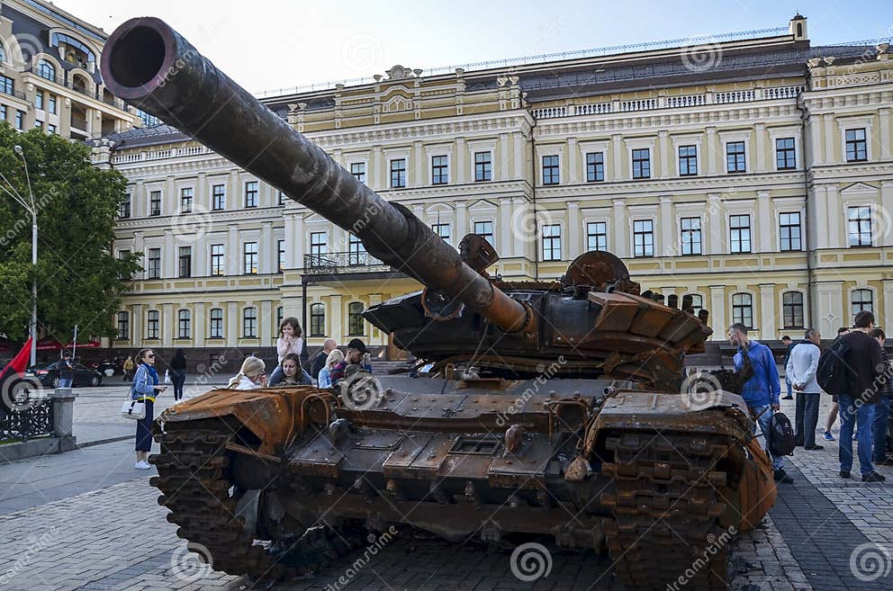 Burned and Exploded Tank ?-72B Destroyed As a Result Artillery Strike ...