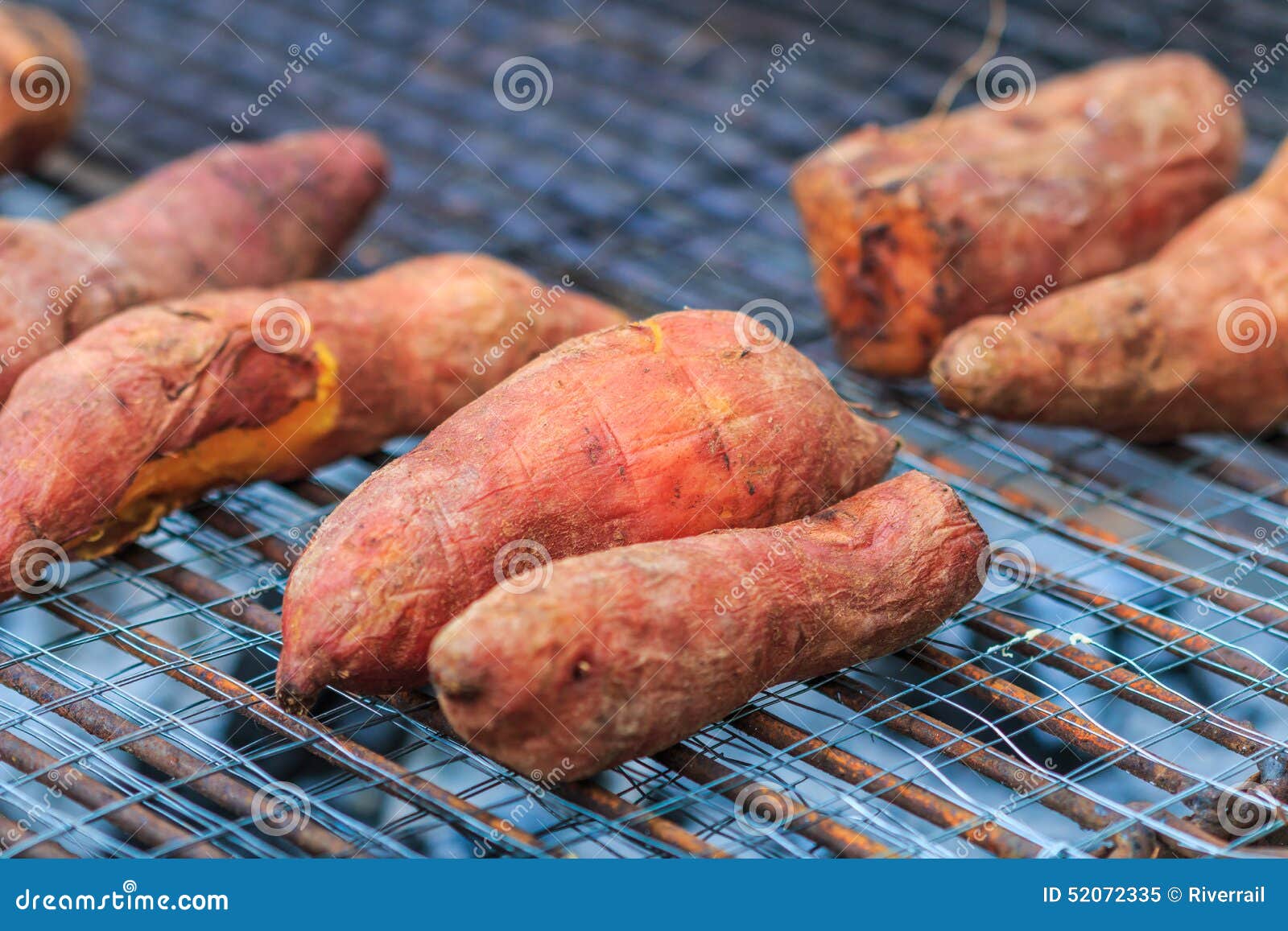 Burned sweet potatoes stock image. Image of healthy, batatas - 52072335