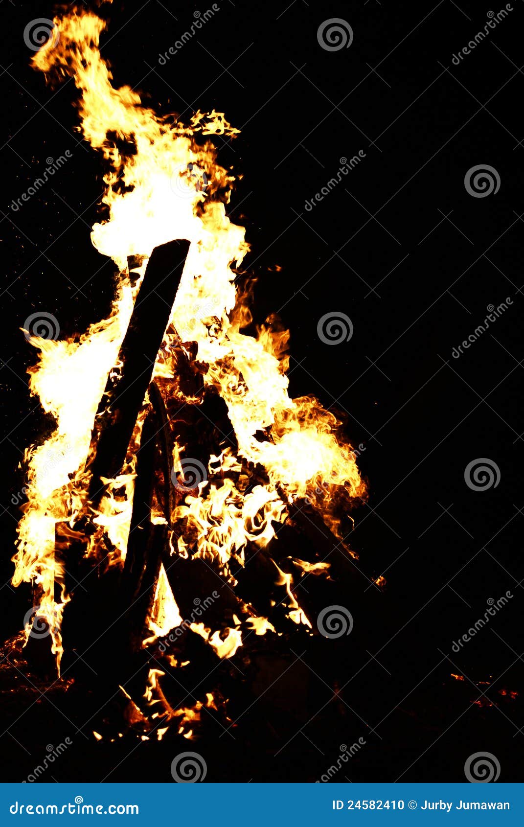 Burning Bonfire stock photo. Image of darkness, illuminates - 24582410