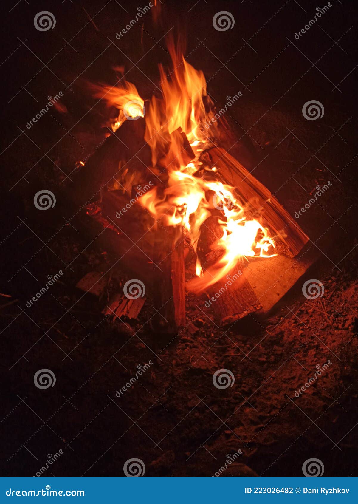 A burning bonfire stock photo. Image of night, flame - 223026482