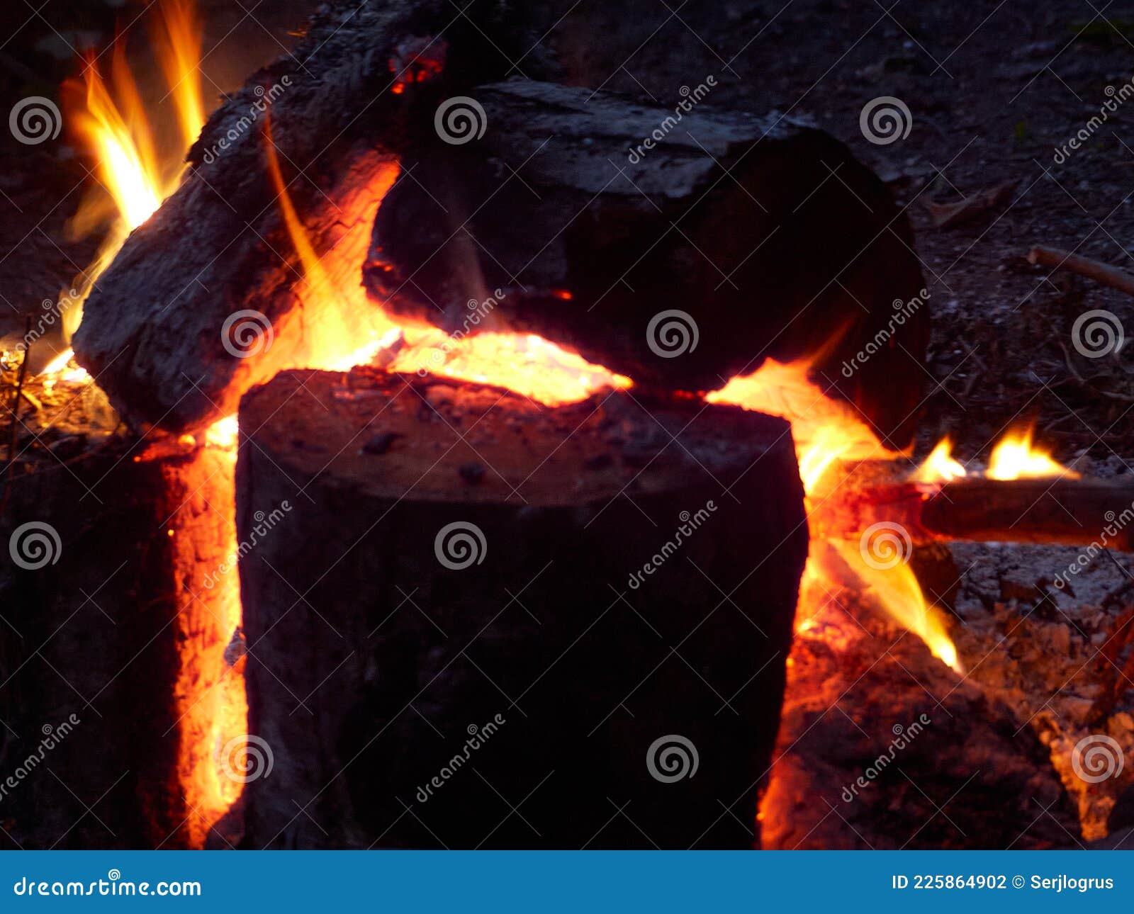 A Burning Bonfire. Burning Logs Stock Photo - Image of abstract, glow ...