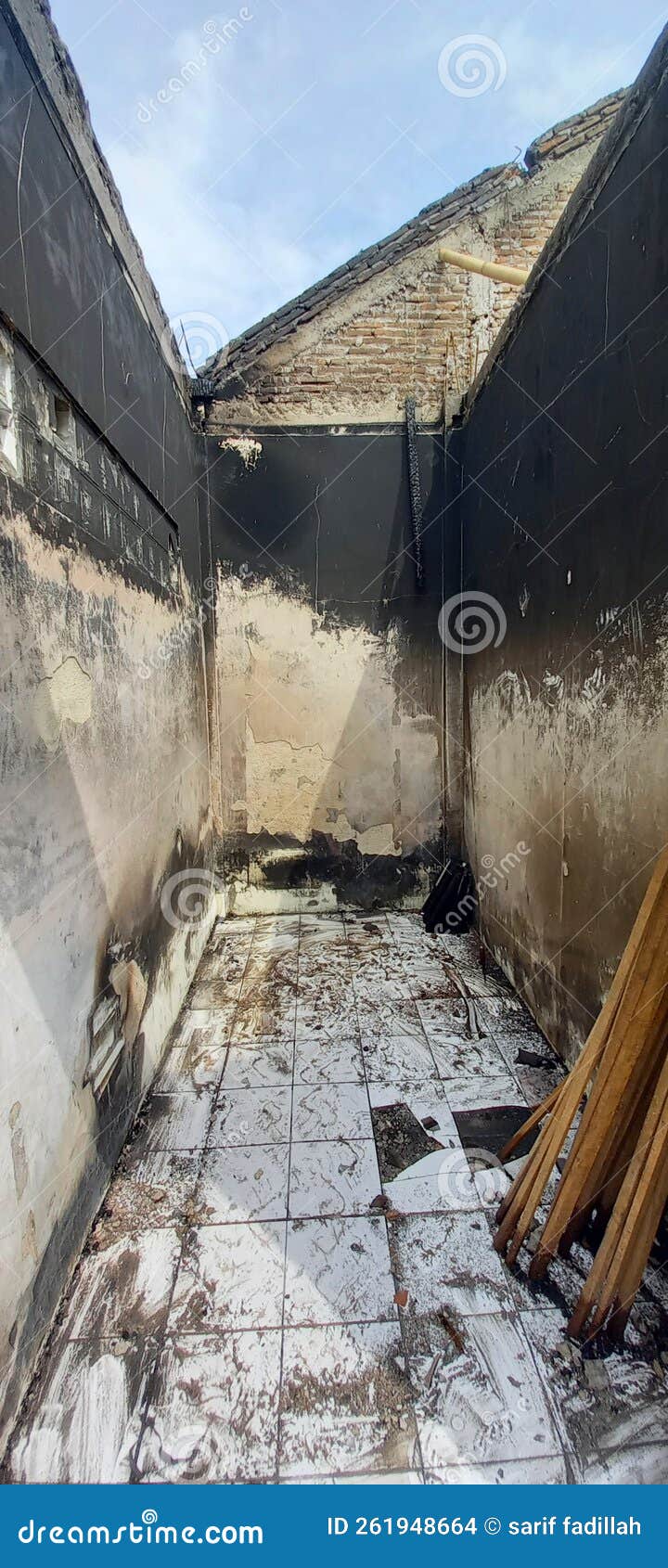 Burning building stock photo. Image of winter, darkness - 261948664