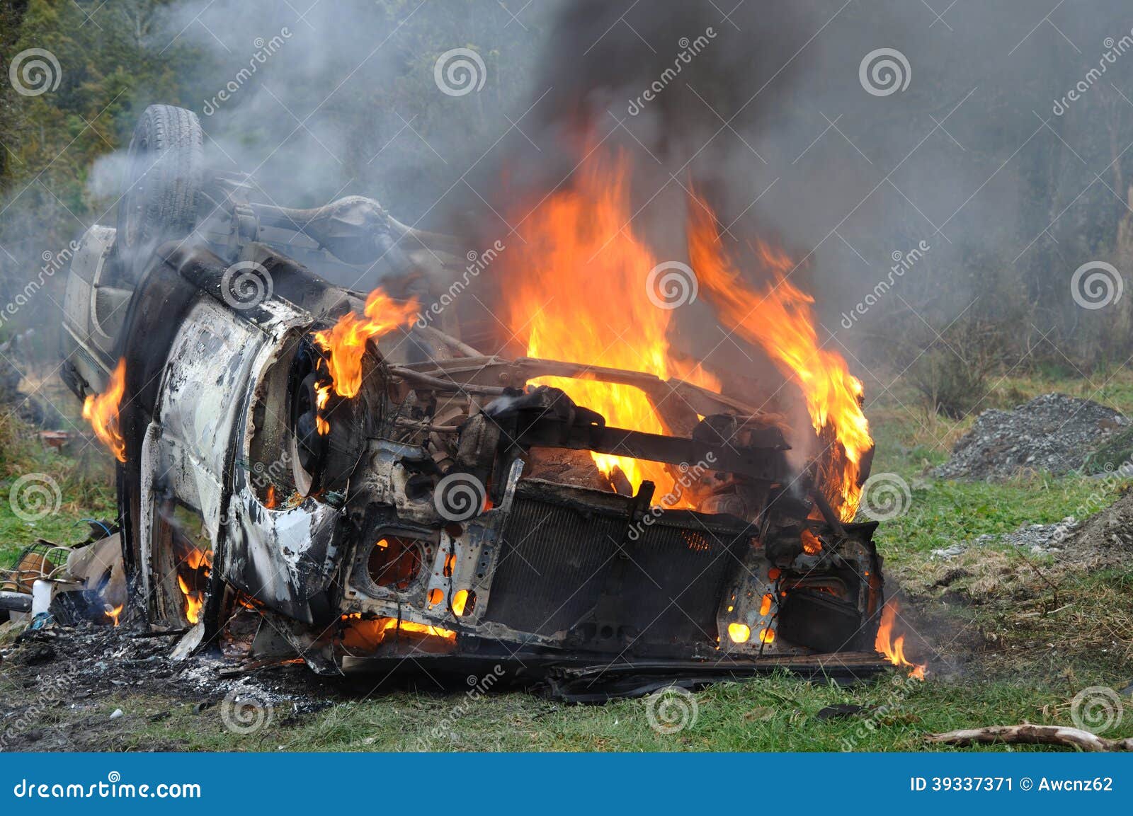 Burning car stock image. Image of destruction, transportation - 39337371