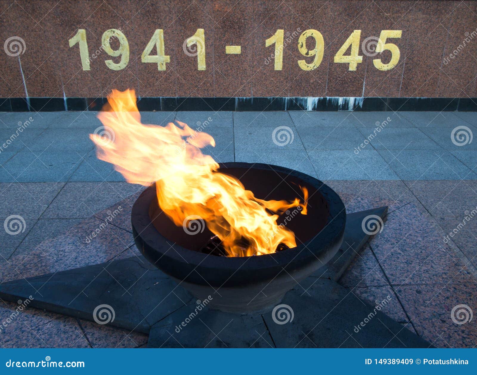 Burning Eternal Flame with Dates of Memory Editorial Stock Image ...
