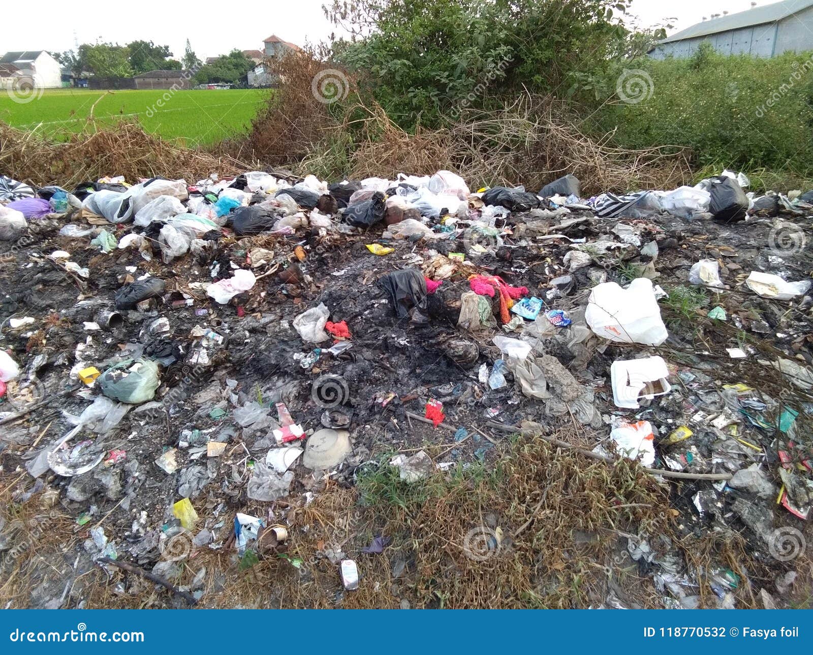 Burning garbage editorial photography. Image of dirt - 118770532