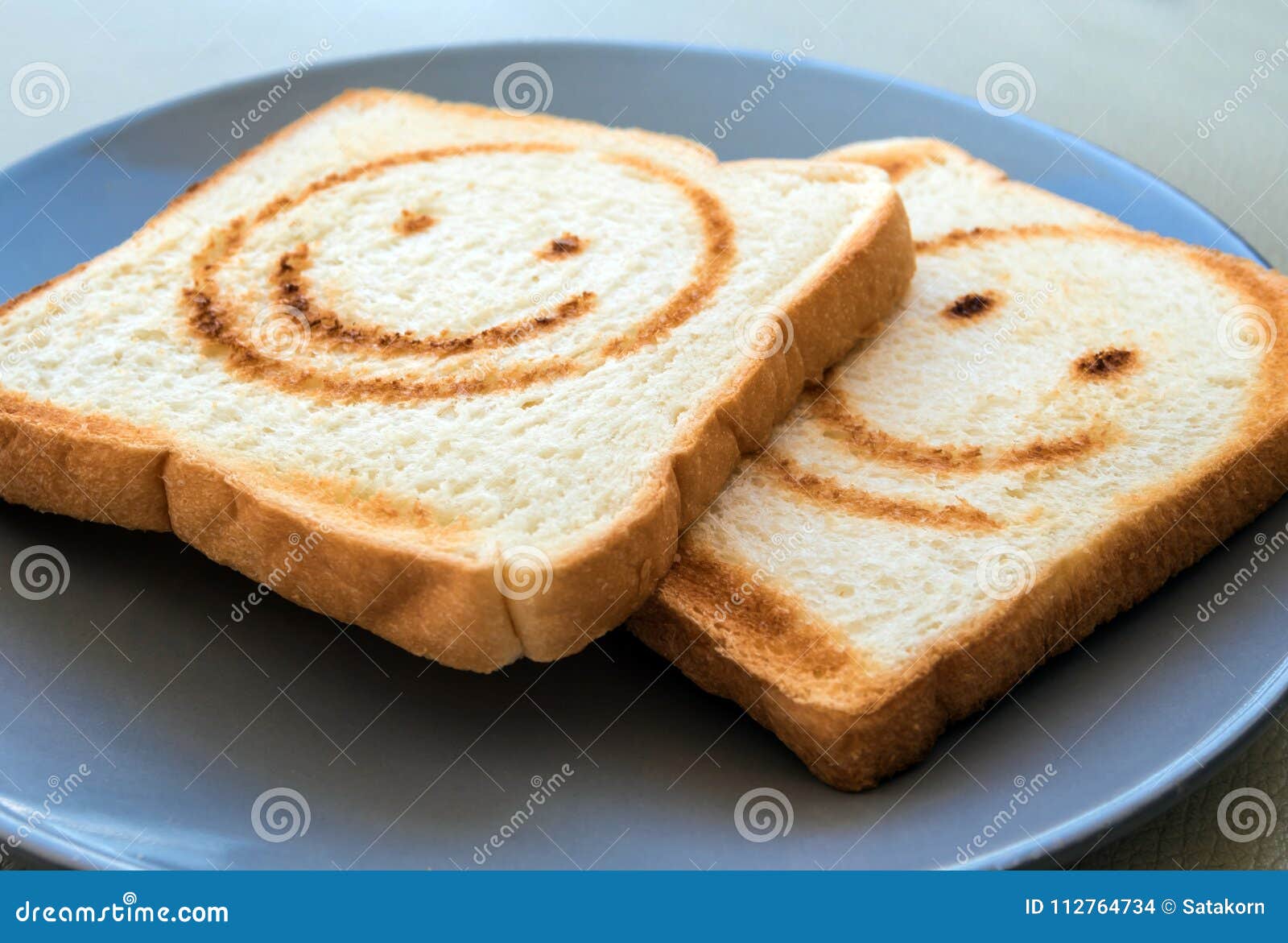 Happy Face Bread Stock Images - Download 4,027 Royalty Free Photos