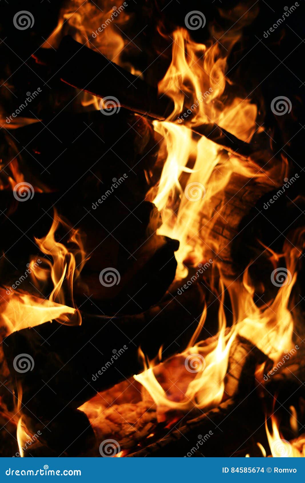 Burning log fire vertical stock photo. Image of coal - 84585674