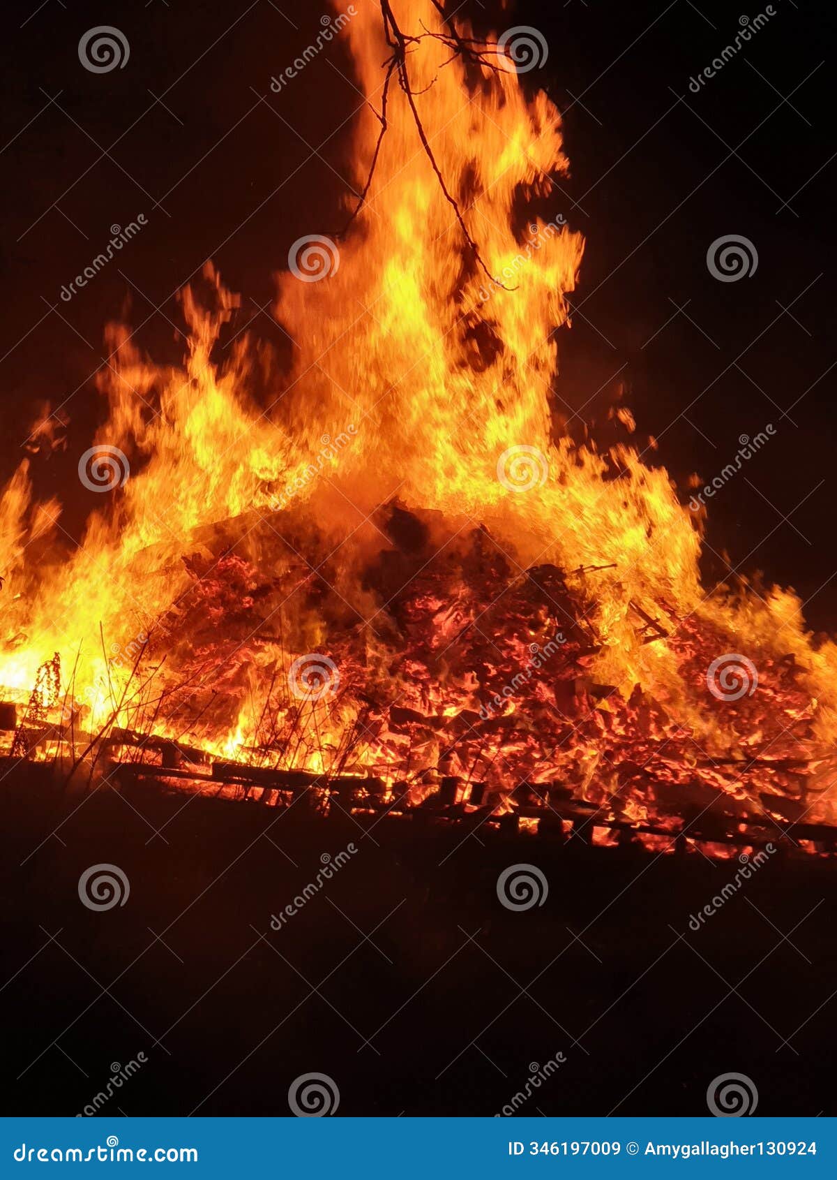 Burning pit of fire stock image. Image of flames, fire - 346197009