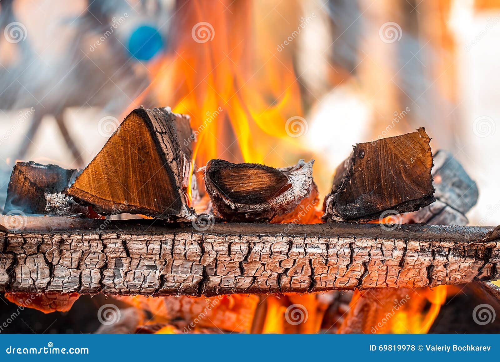 Burning wood in a brazier stock photo. Image of firewood - 69819978