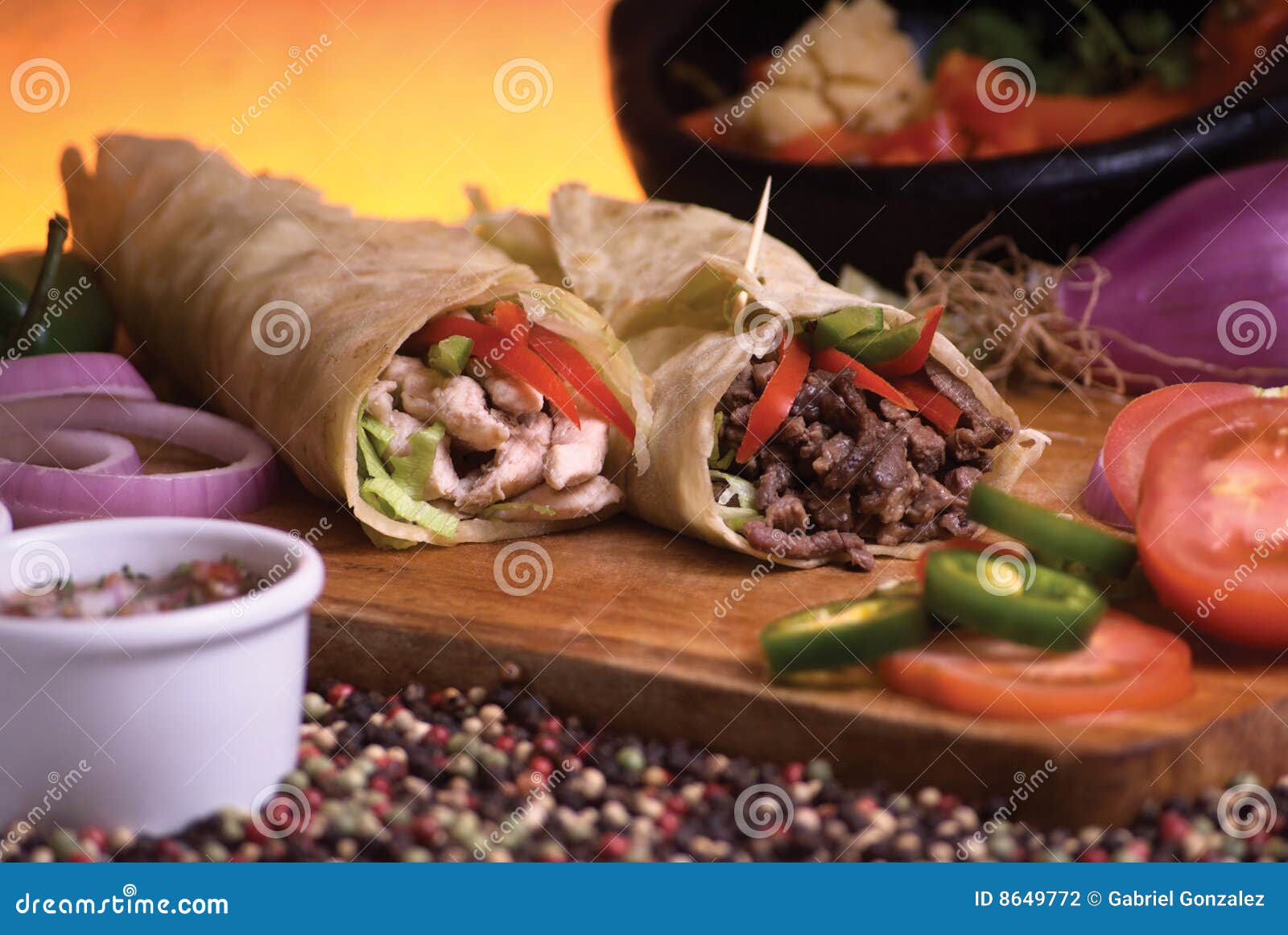 Burrito mexicain photo stock. Image du espagnol, enveloppe - 8649772