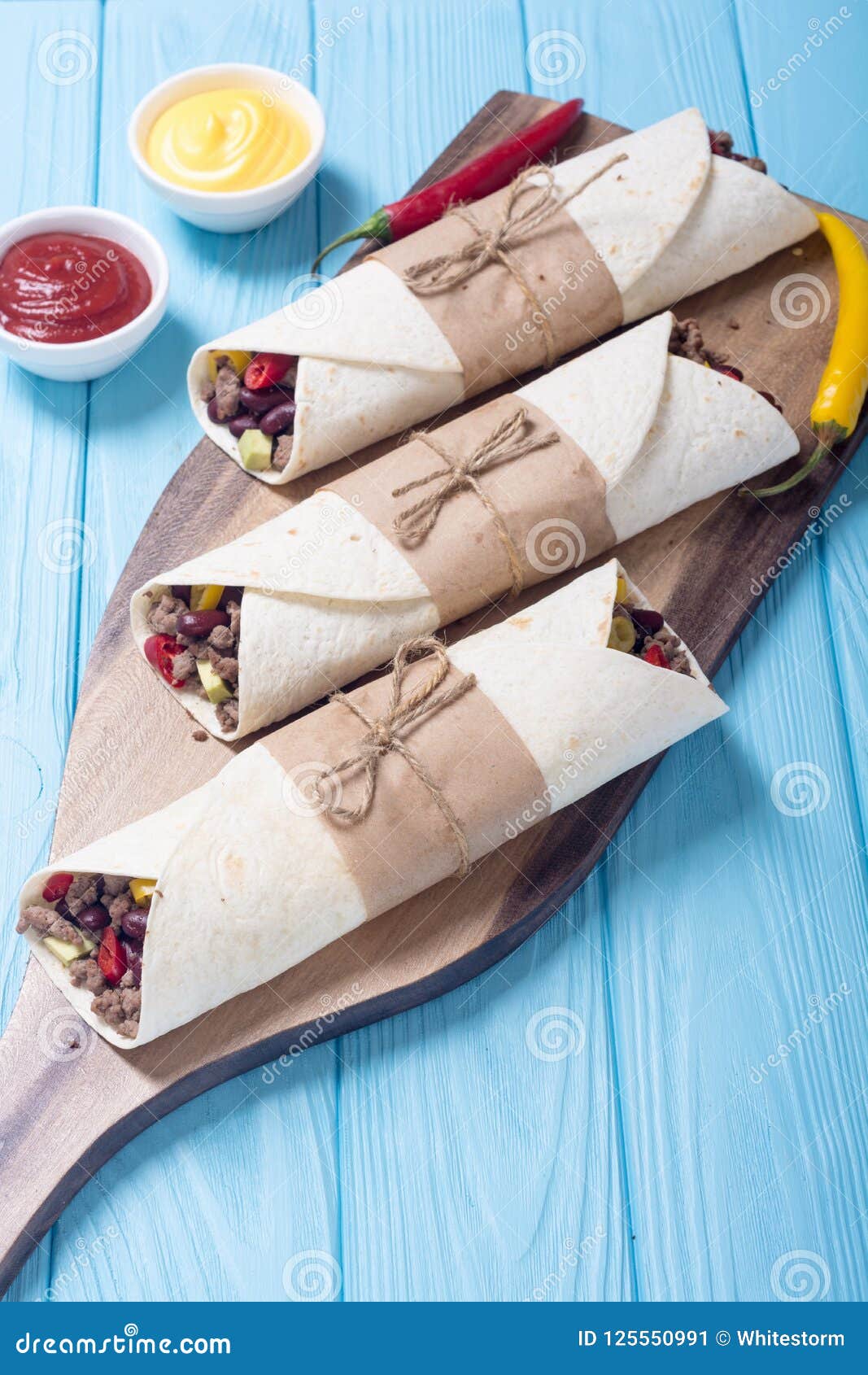 Burrito Mexicain Avec De La Viande De Boeuf Image stock - Image du ...