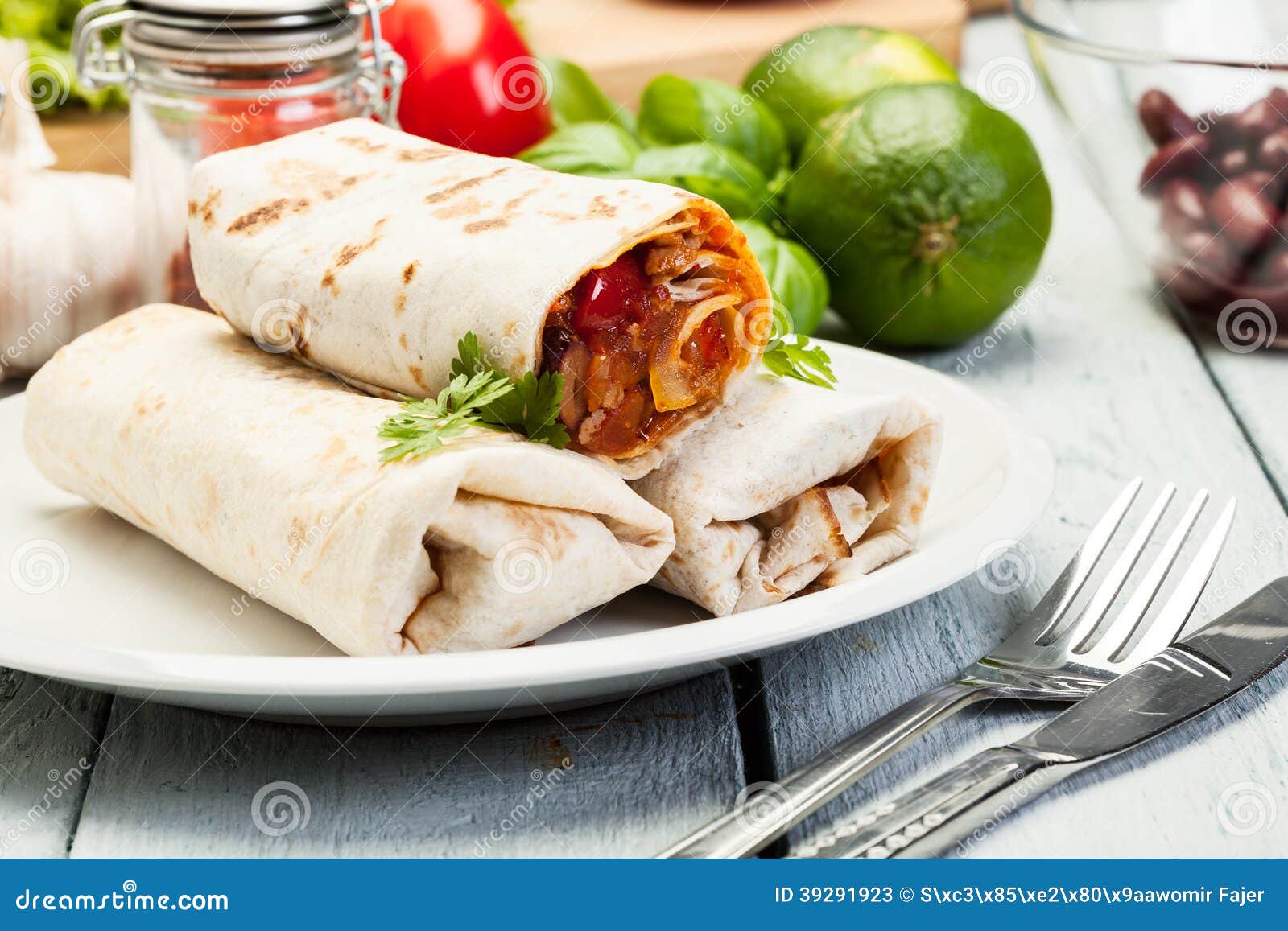 Burritos Mexicains D'un Plat Image stock - Image du viande, fermer ...
