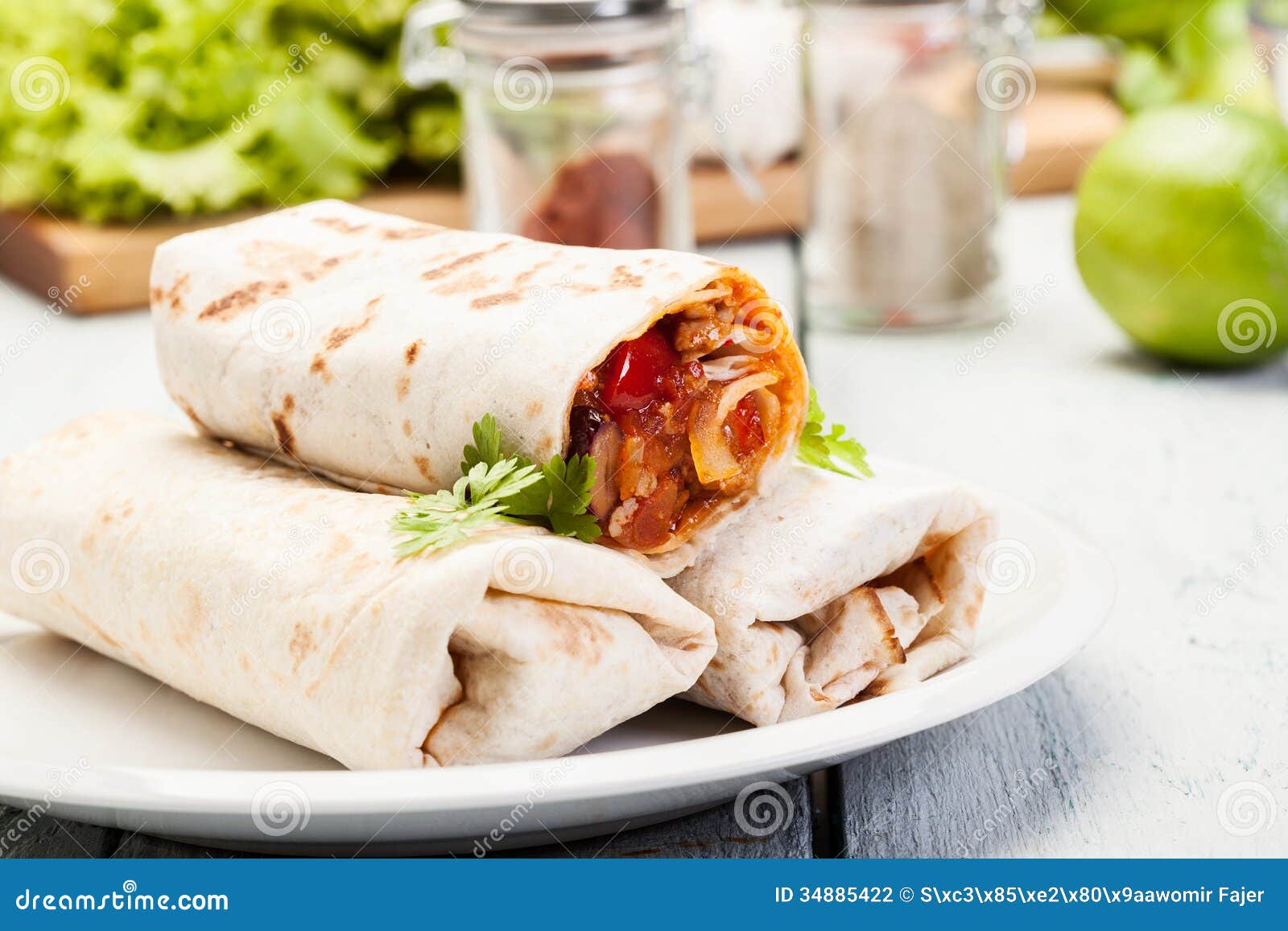 Burritos mexicanos foto de archivo. Imagen de alimento - 34885422