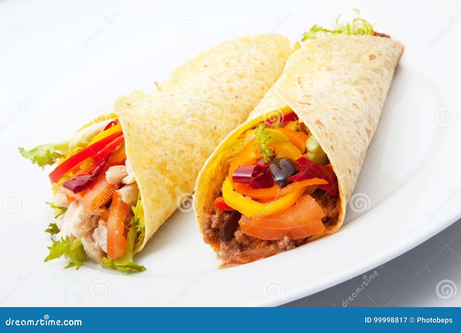 Burritos Mexicanos En El Plato Blanco Imagen de archivo - Imagen de ...