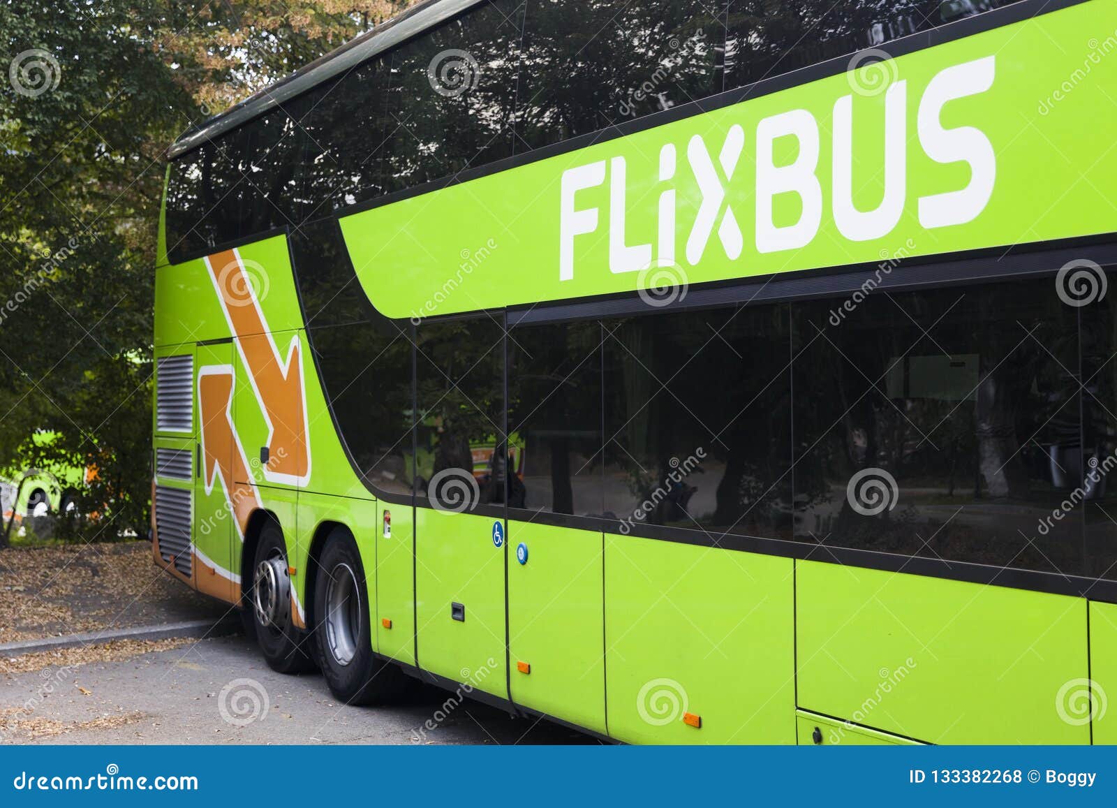Bus di FlixBus fotografia stock editoriale. Immagine di verde - 133382268