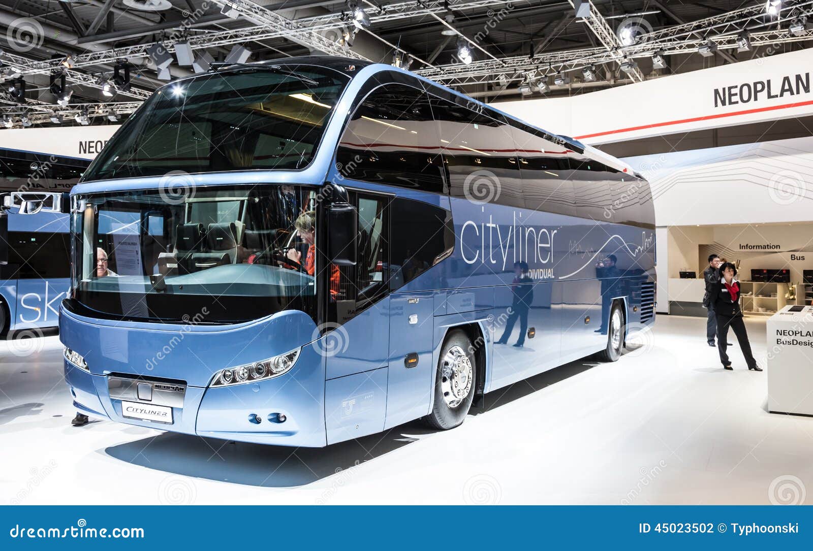 Bus di Neoplan Cityliner fotografia editoriale. Immagine di commerciale ...
