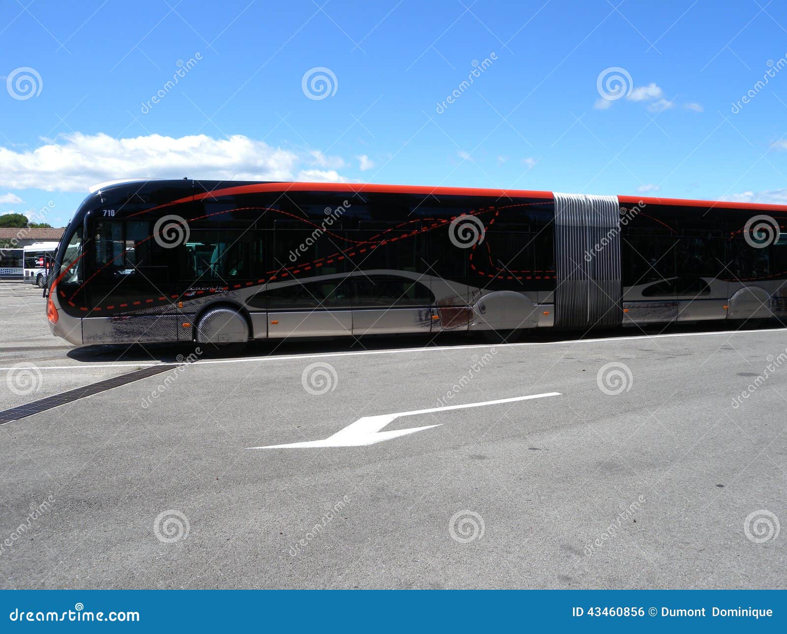 Bus moderno fotografia editoriale. Immagine di articolato - 43460856