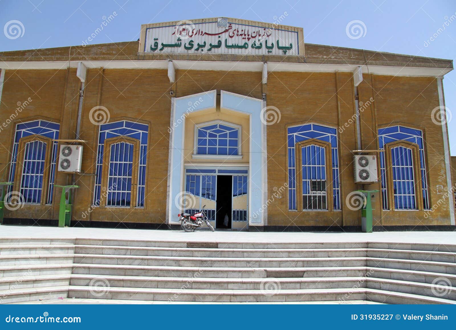 Bus station editorial photography. Image of iran, steps - 31935227
