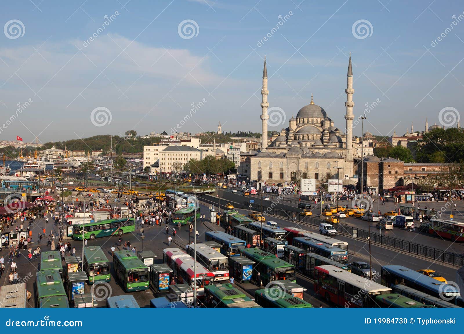 Bus station in Istanbul editorial image. Image of city - 19984730