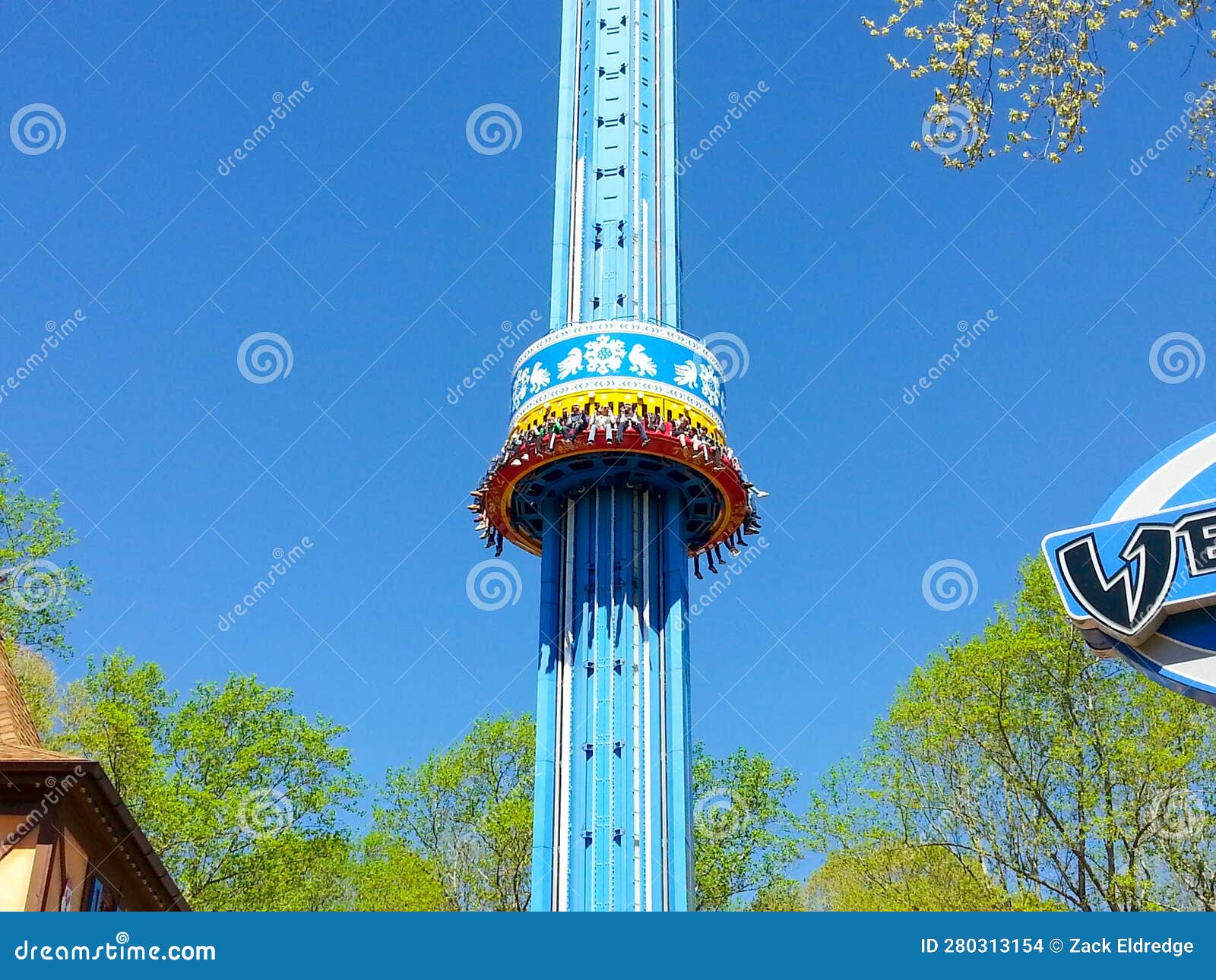 Busch Gardens Drop Tower in Virginia Editorial Stock Image - Image of ...