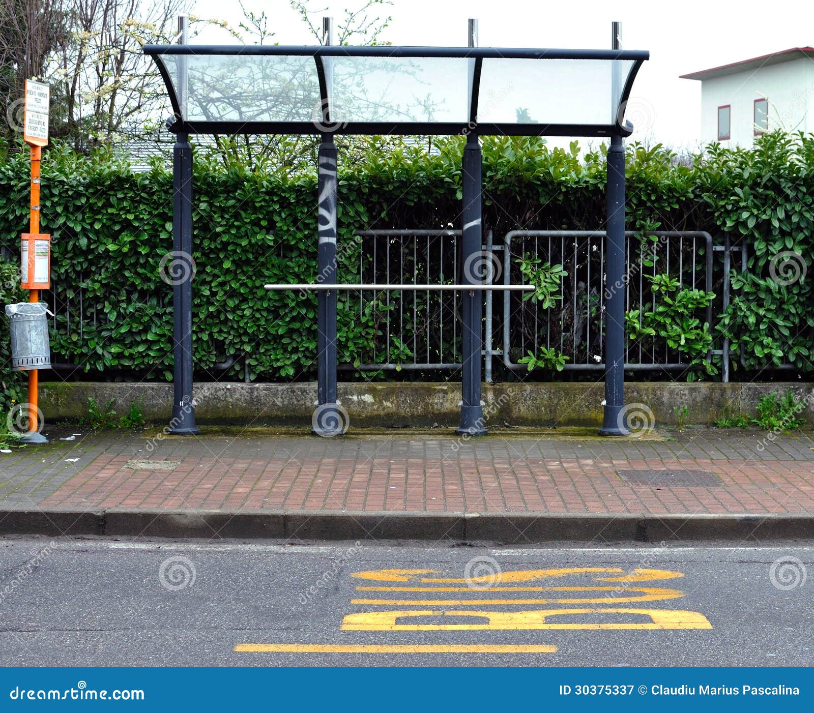 Bushalte stock afbeelding. Image of horizontaal, einde - 30375337