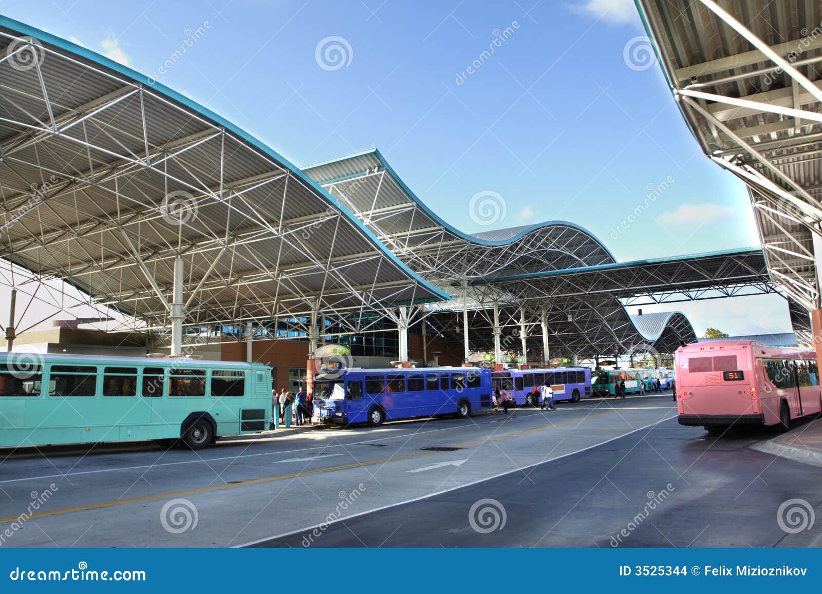 Bushalte redactionele stock afbeelding. Image of luifel - 3525344