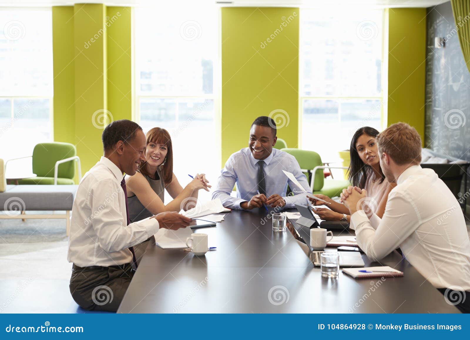 Business Colleagues Having an Informal Meeting at Work Stock Photo ...