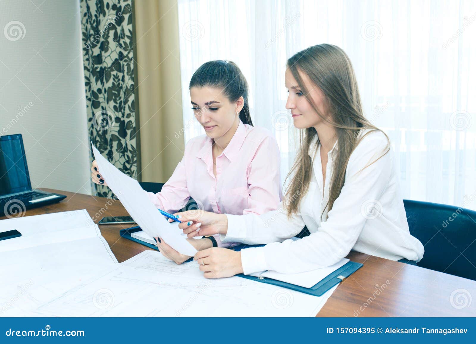 Business Concept. Teamwork in the Office. Discussion of the Business ...