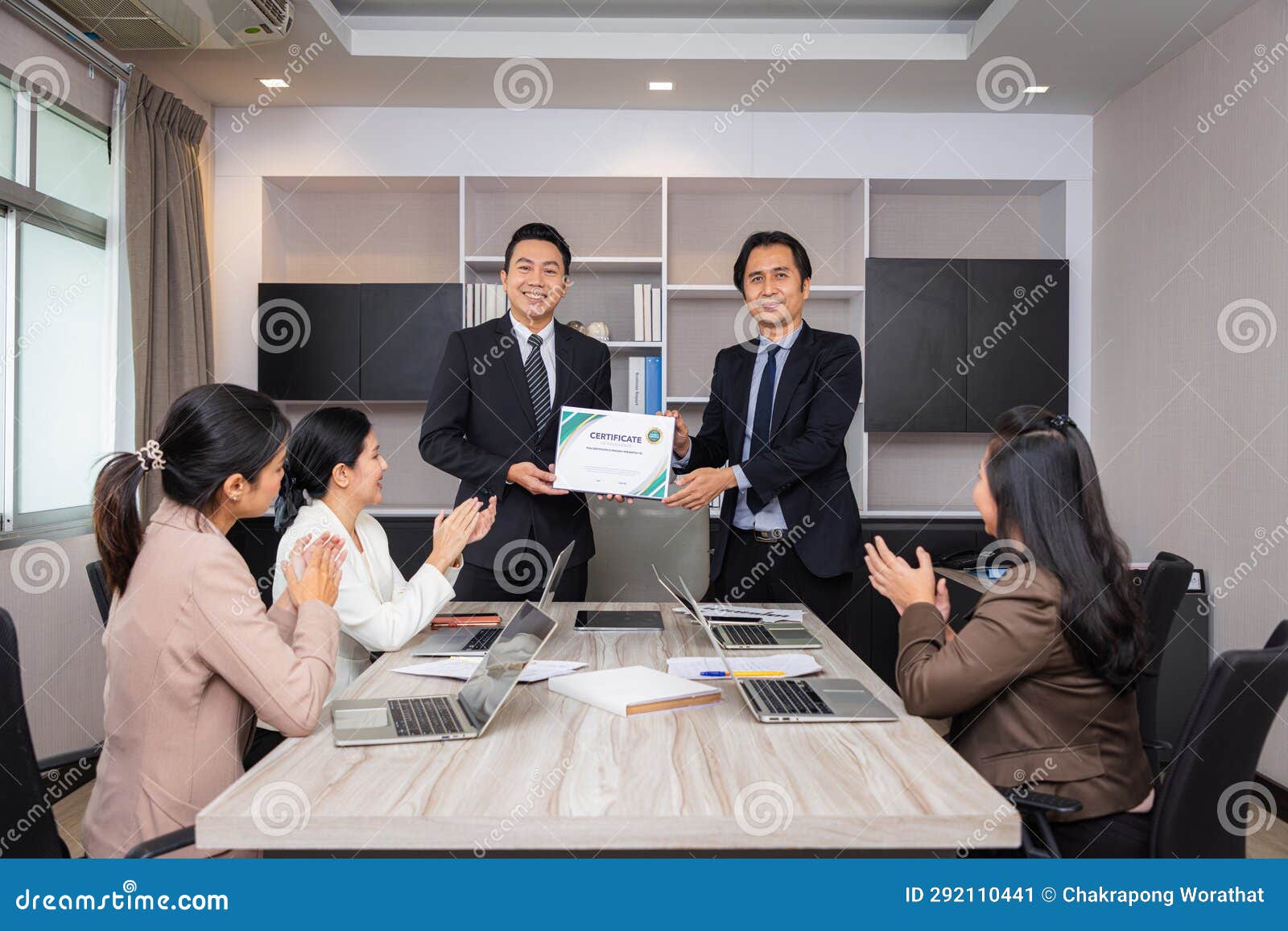 Business Executives Congratulate Employees on Their Excellent Work ...