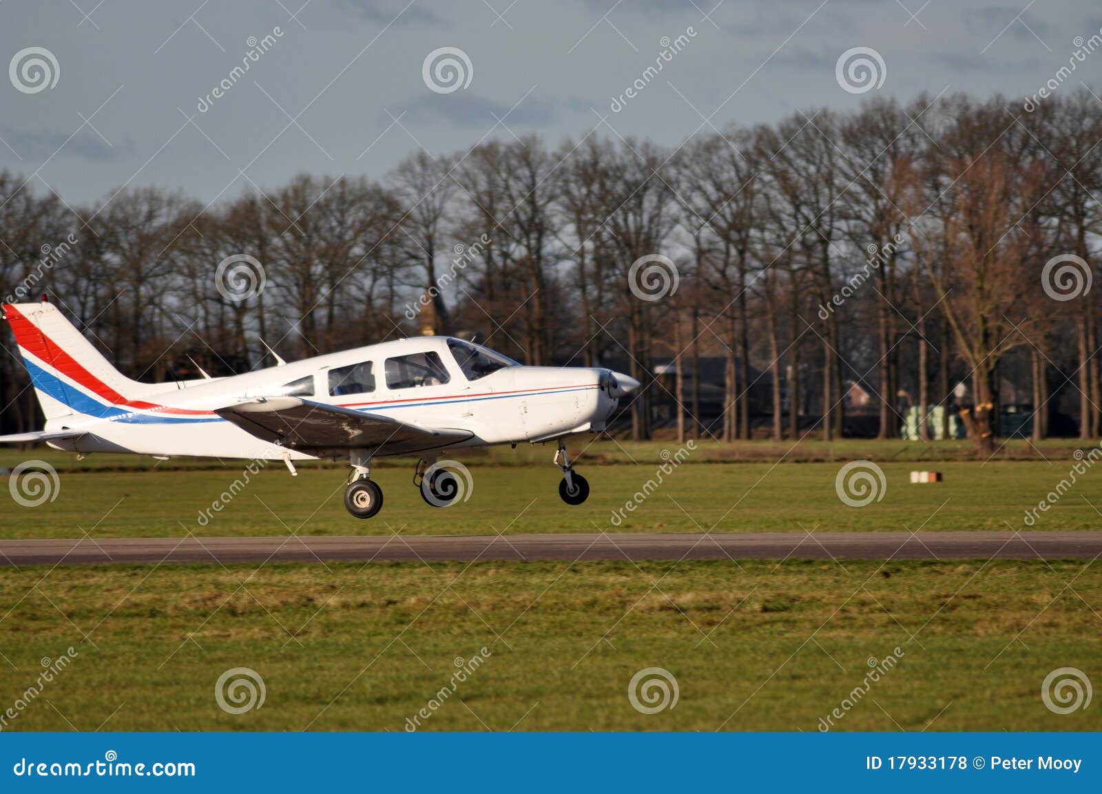 Business Flight in Pipercup Stock Photo - Image of airport, landing ...