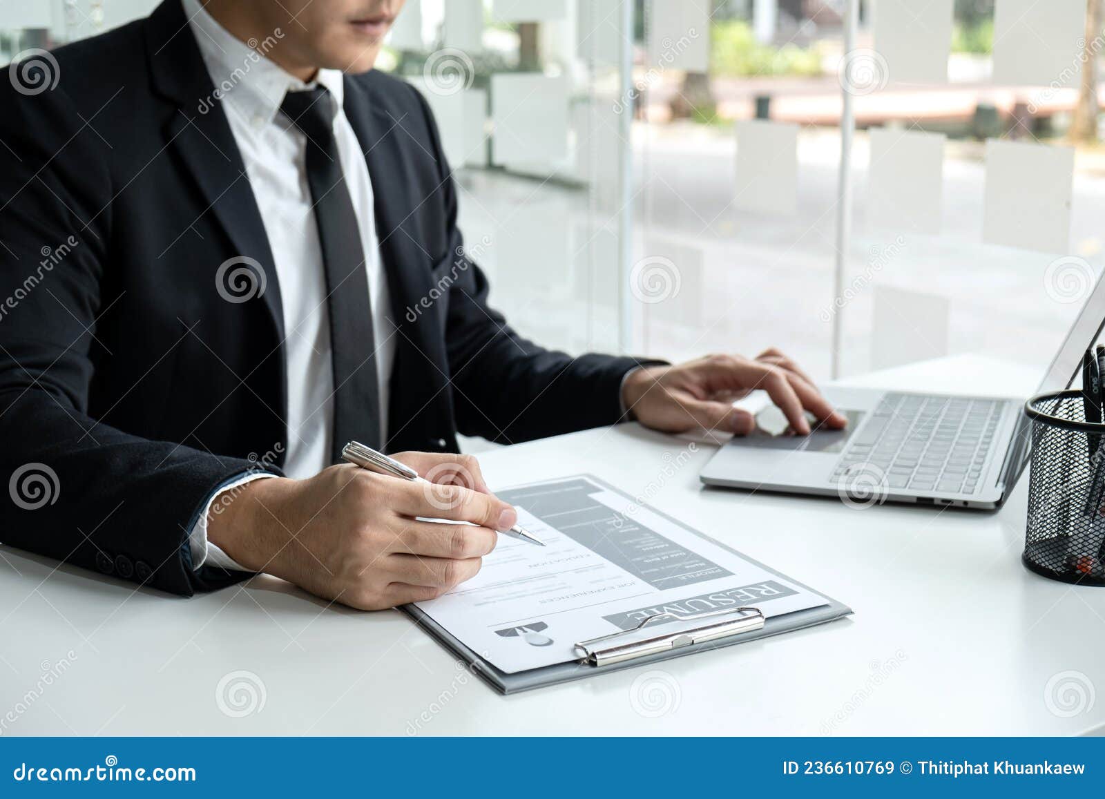 Business Interview Consider and Asking Candidate Questions a Resume ...