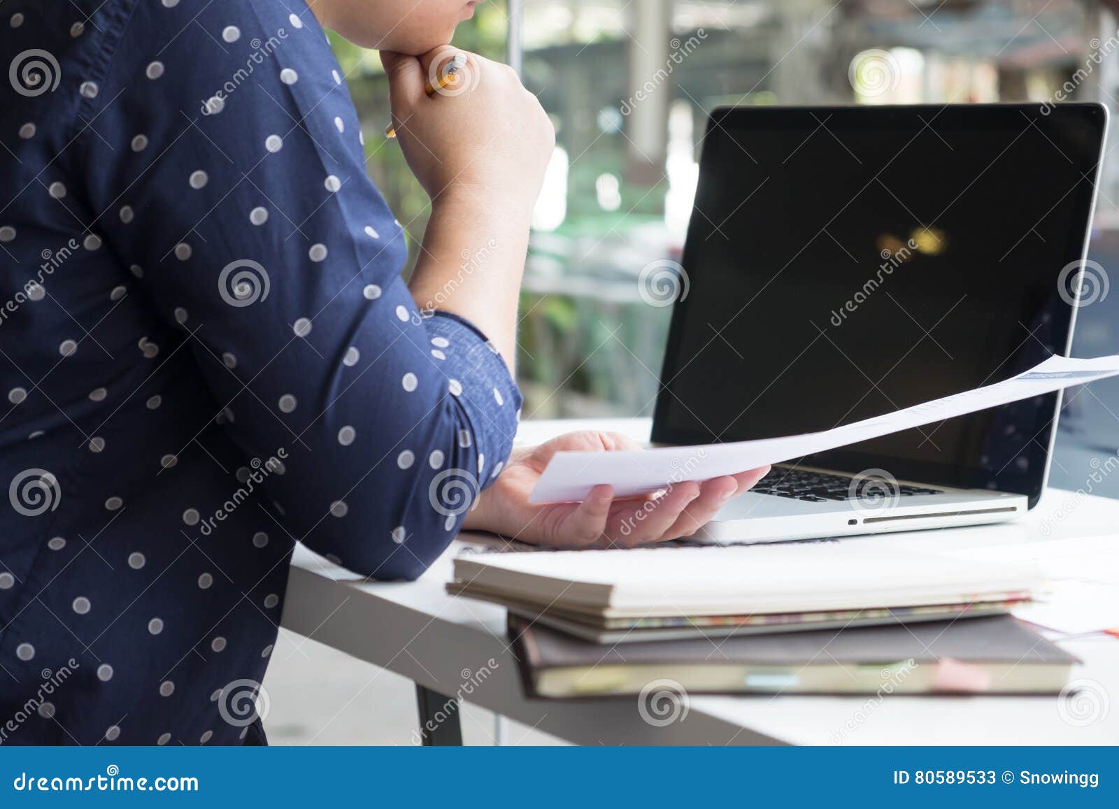 Business Man Office Worker Sitting at Desk Looking at Laptop Com Stock ...