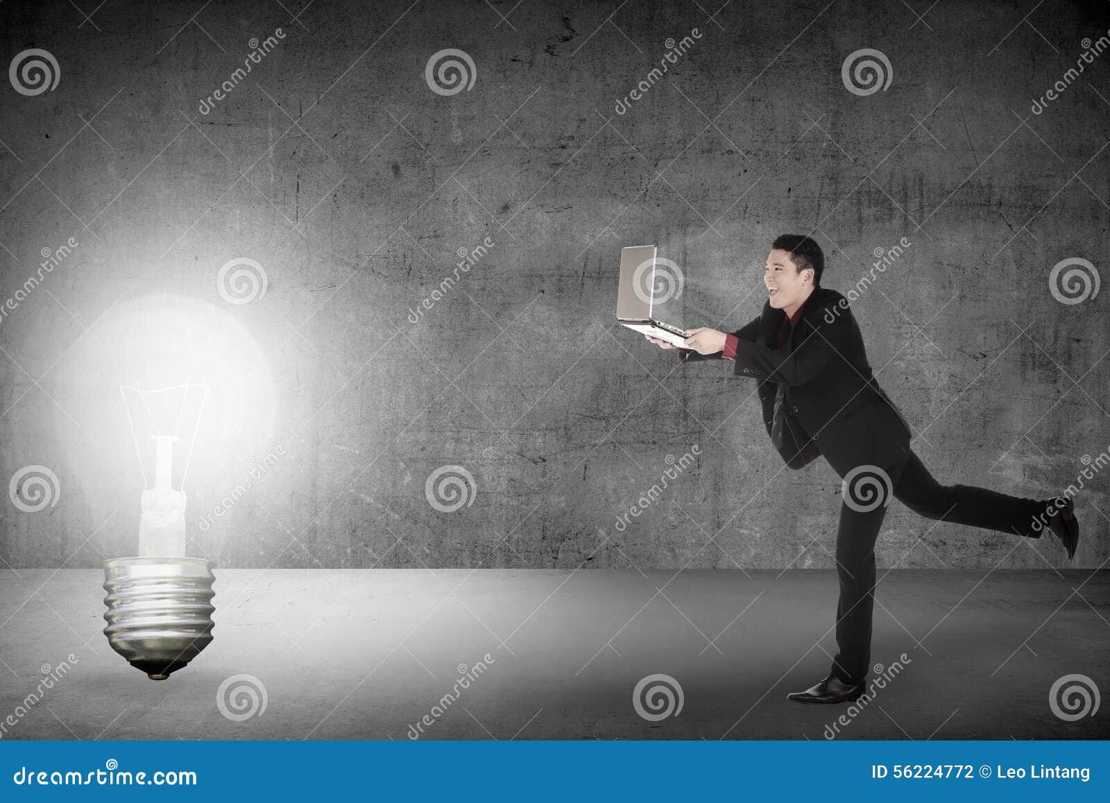 Business Man Run with Laptop Chasing Light Bulb Stock Illustration ...