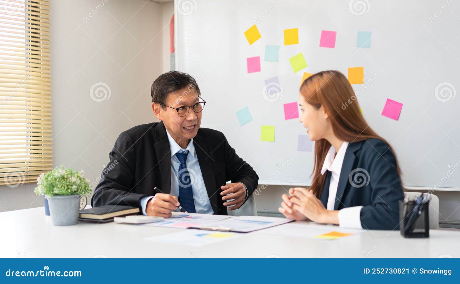 Business Partnership Concept, Senior in Business is Explaining and ...