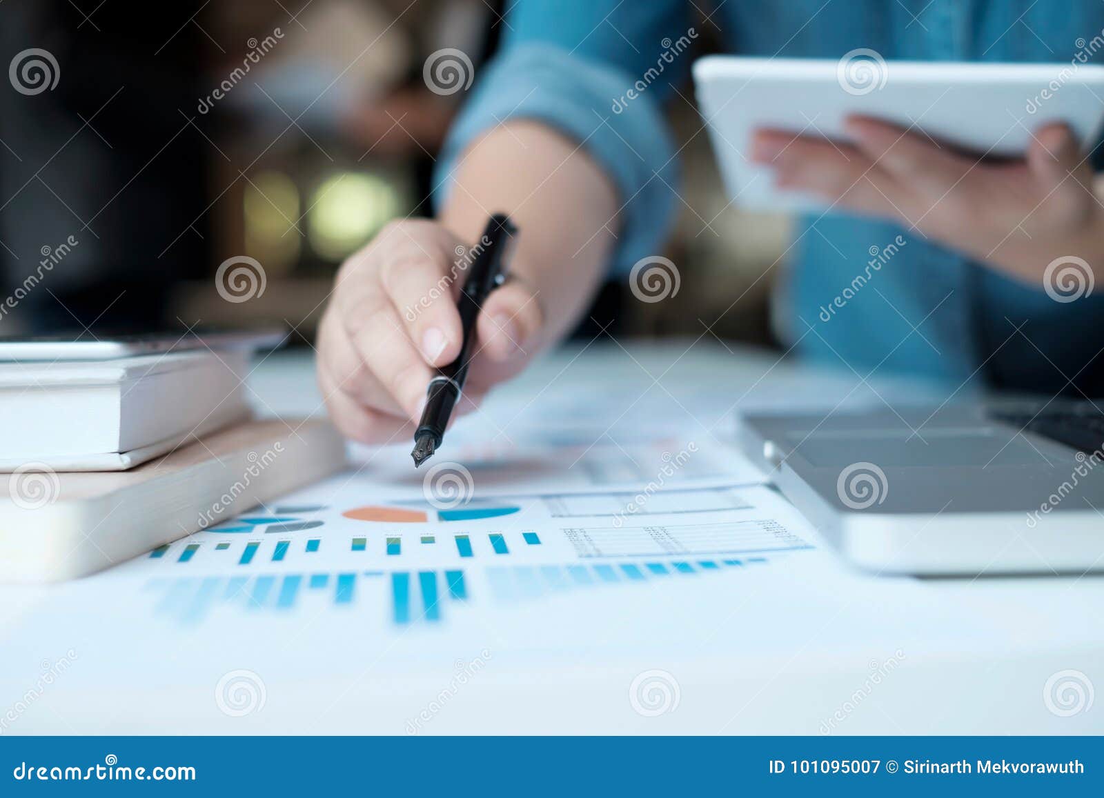 Business People Analyse High Performance Solution. Stock Image - Image ...