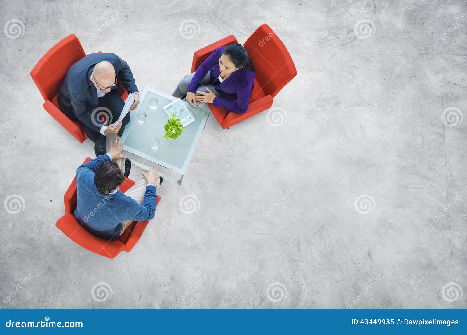 Business People Having a Discussion in Building Stock Image - Image of ...