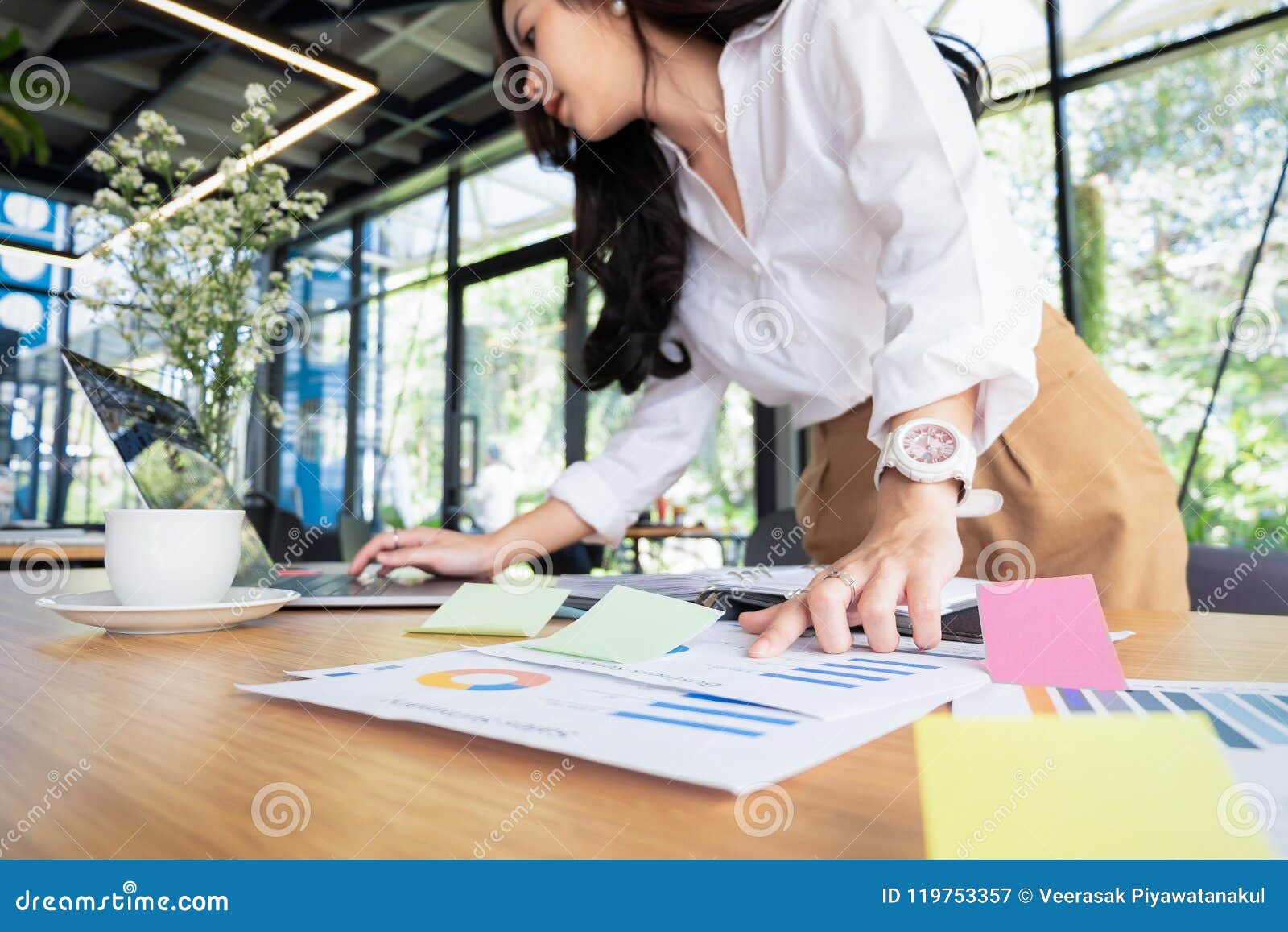 Business People Post it Notes Idea Discussing and Planning in of Stock ...