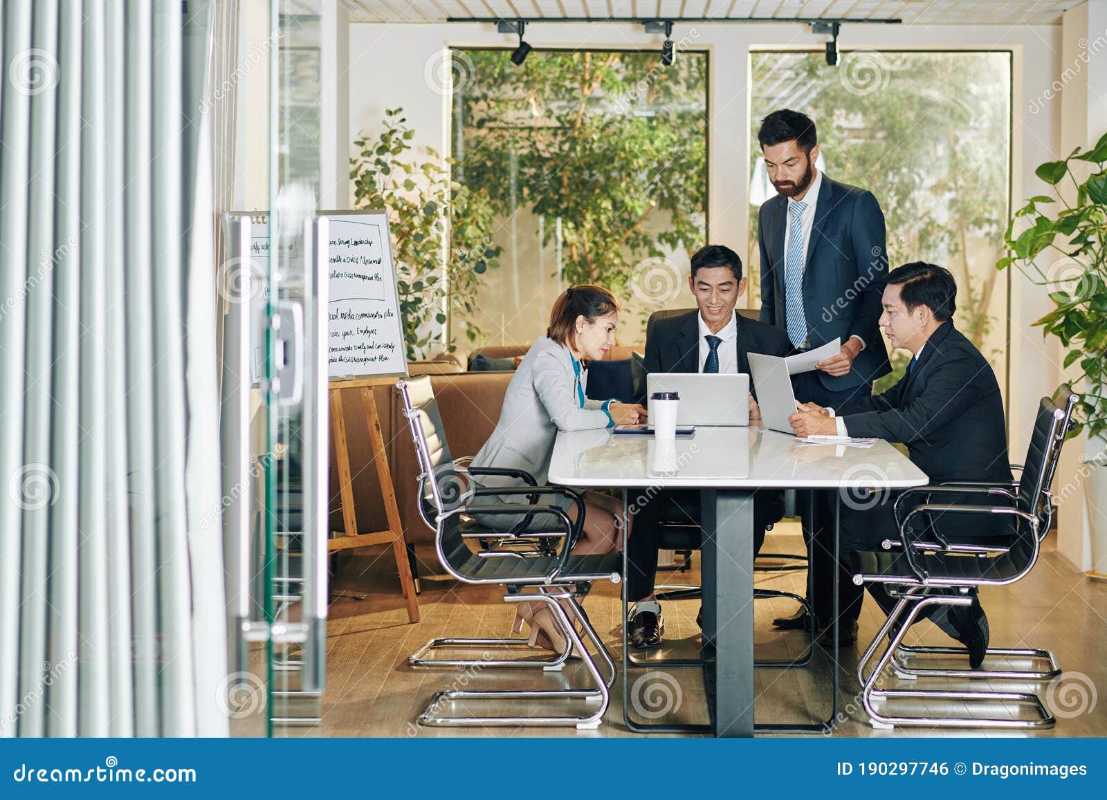 Business People Sharing Ideas Stock Photo - Image of computer, business ...