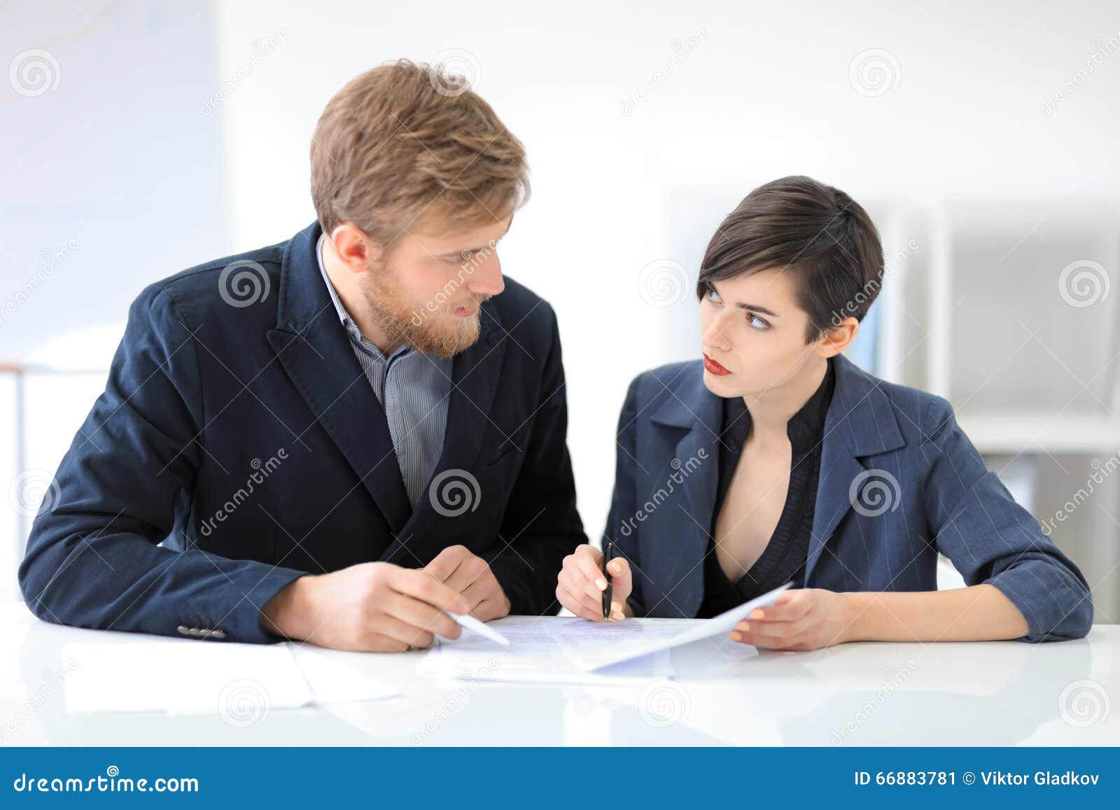 Business People Signing a Contract Stock Image - Image of communication ...