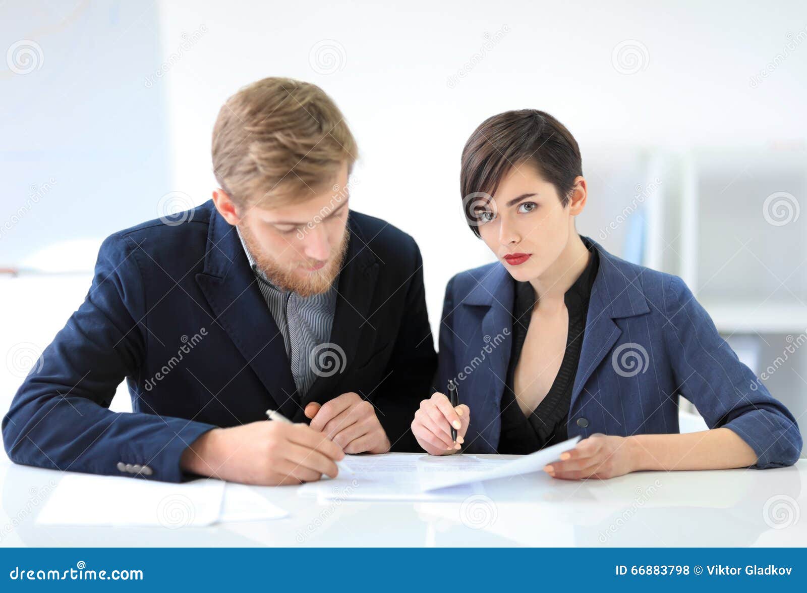 Business People Signing a Contract Stock Photo - Image of discussion ...