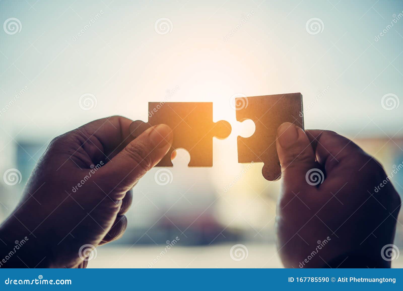 Business People are Taking Puzzles To Connect. Ideas about Building a ...