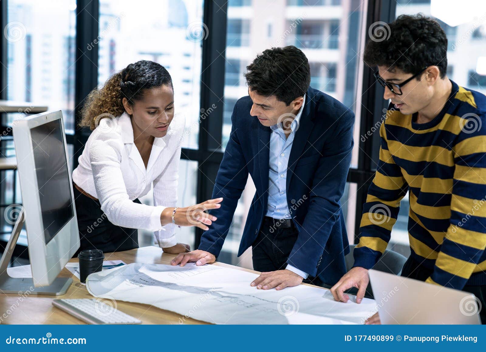 Business People Work in Teams while Working in the Office Stock Image ...
