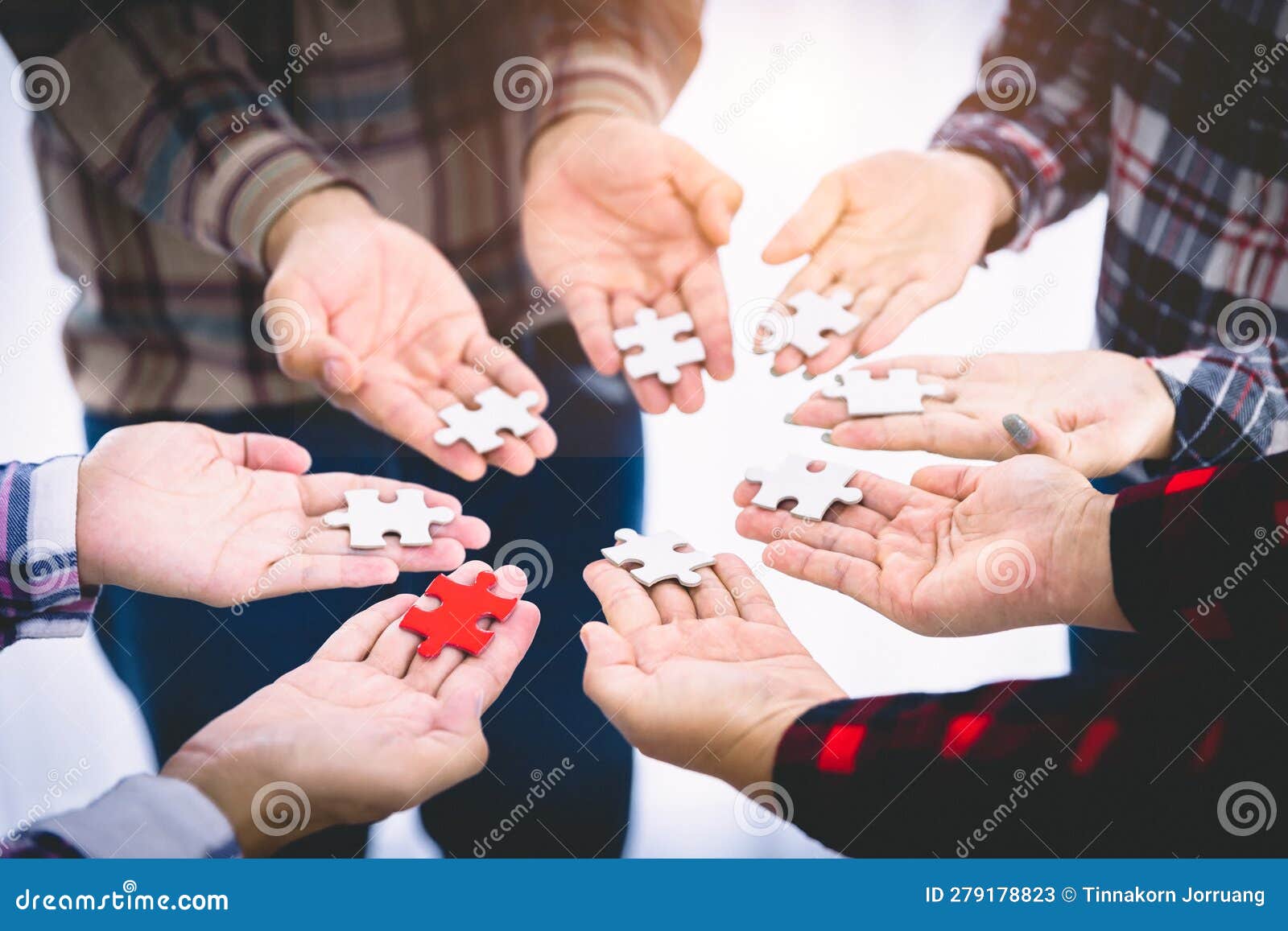 Business Team is Connecting Puzzle Pieces, Unity, Cooperation, Teamwork ...