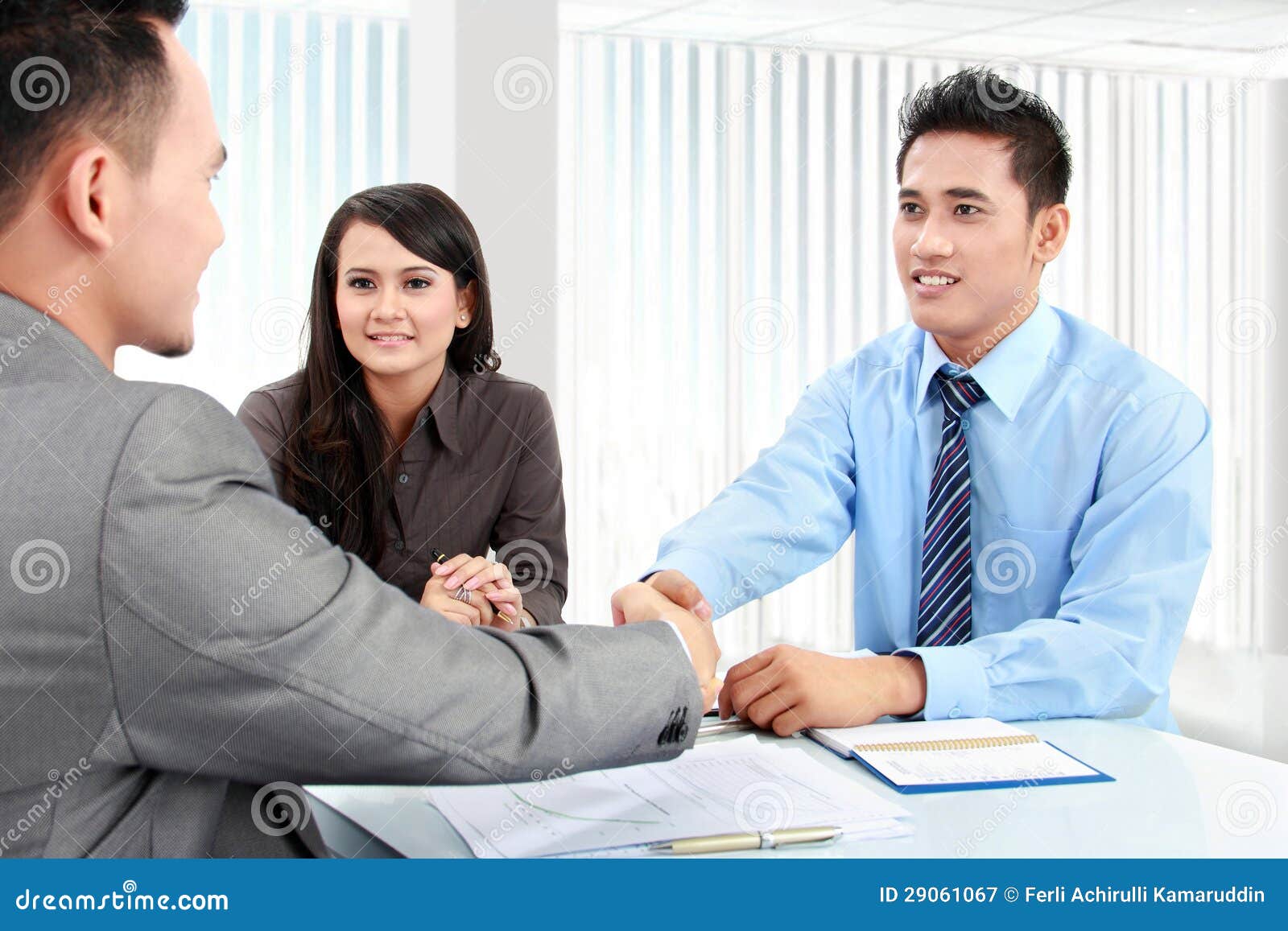 Business Team Making a Deal Stock Image - Image of businesswoman ...