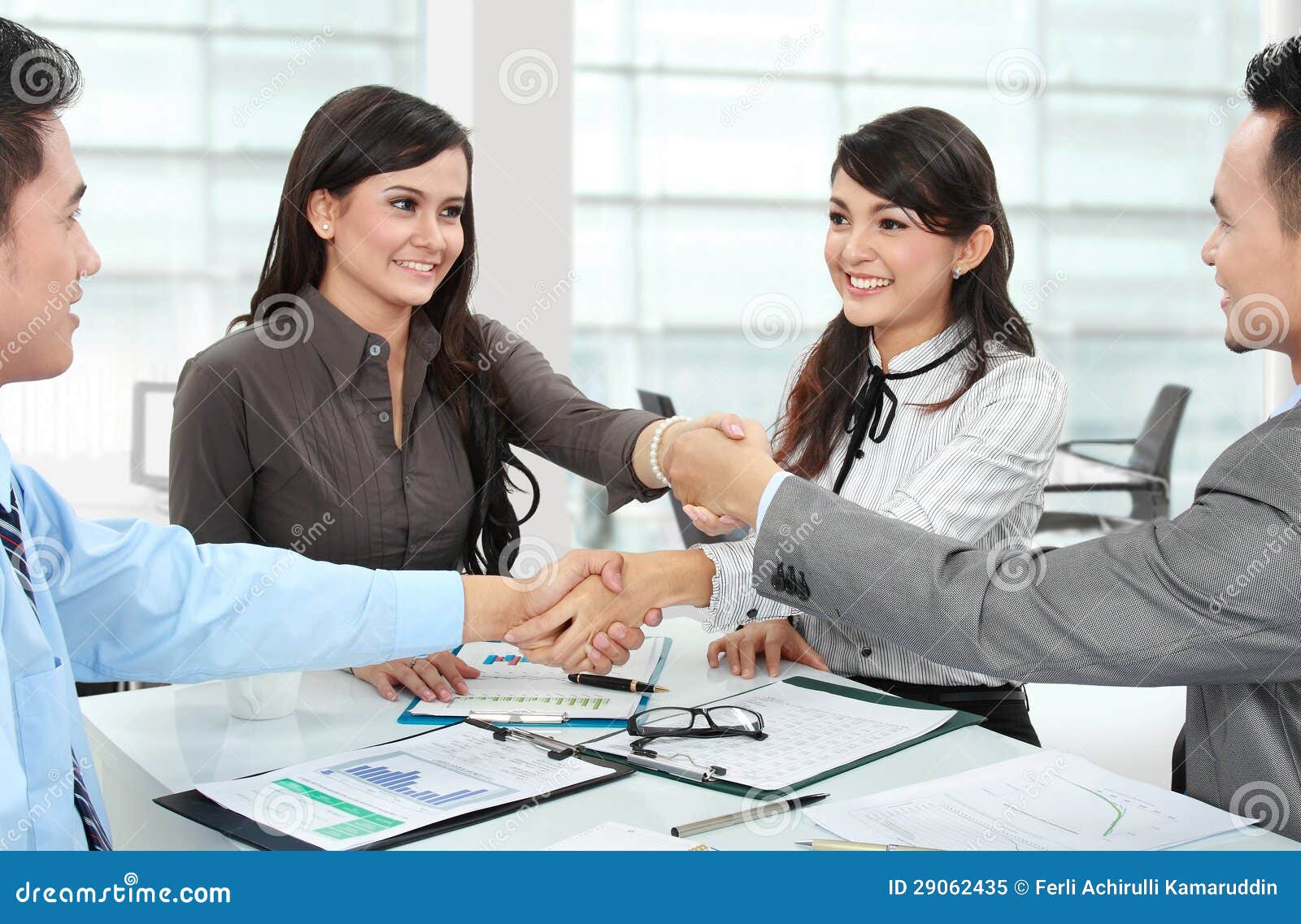Business Team Making a Deal Stock Image - Image of businessman, pact ...