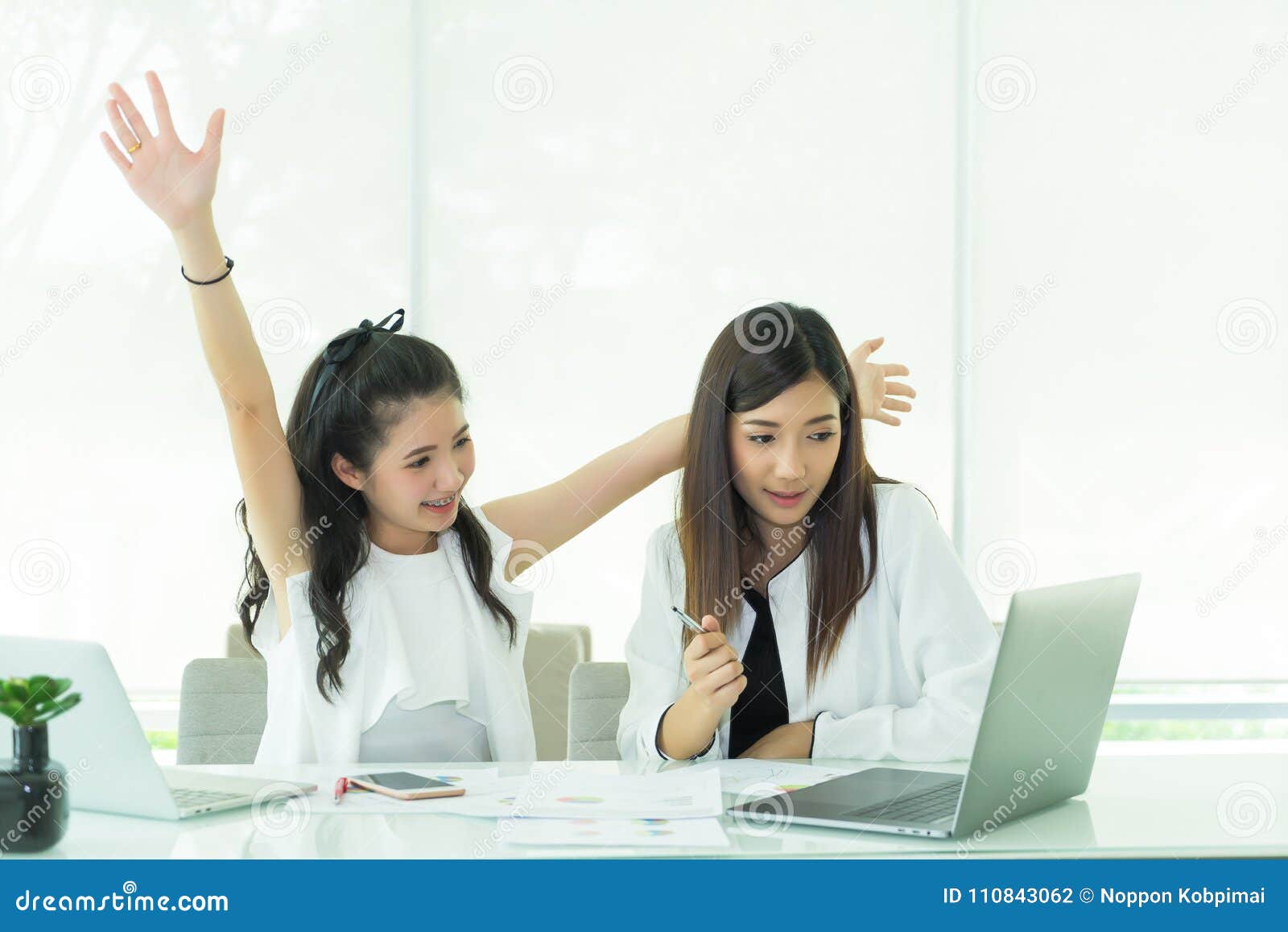 Business Team People Conversation, Discussing Current Problems I Stock ...